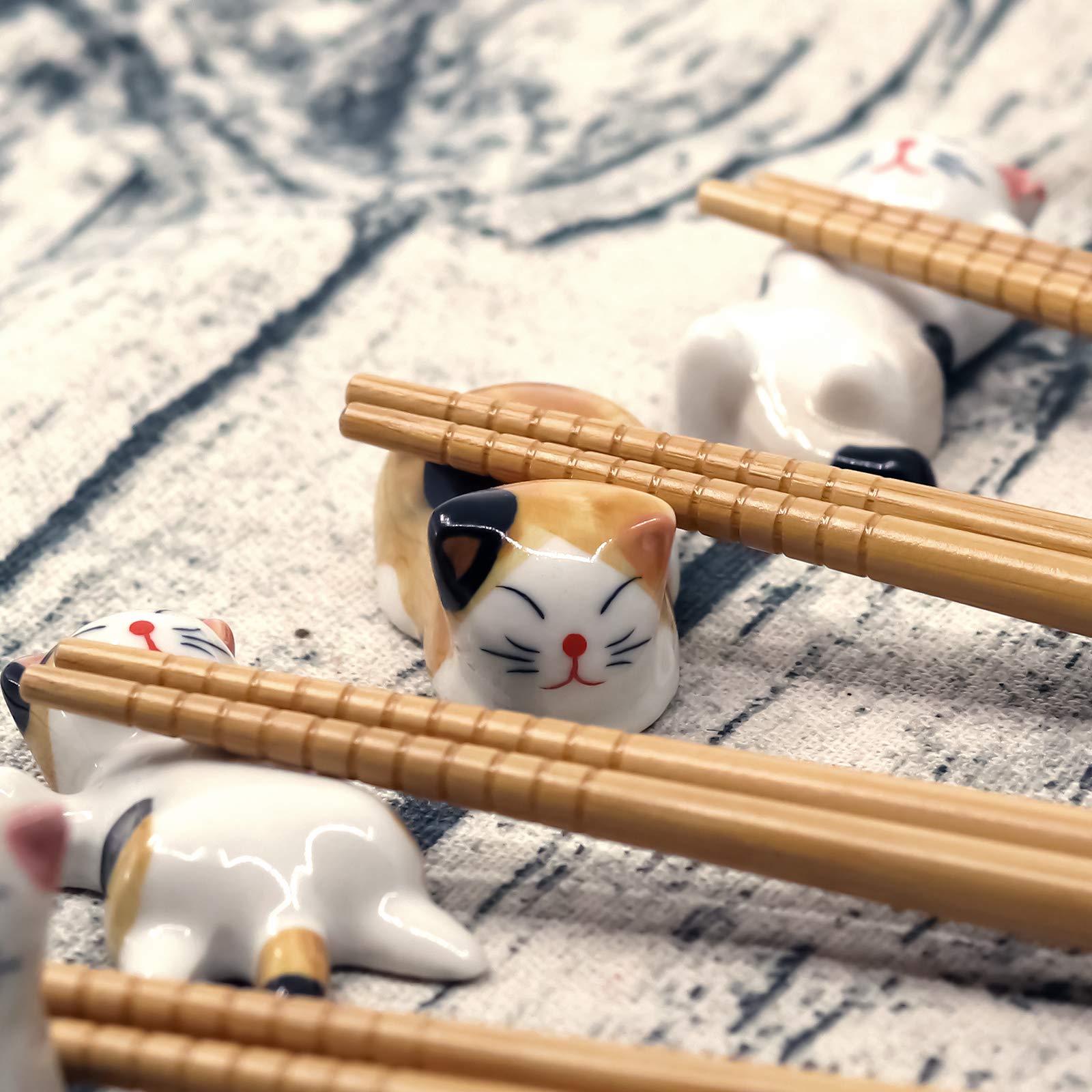 5 Pairs Chopsticks and 6 Cute Lucky Cat Chopstick Holders, Classic Japanese Style Reusable Bamboo Natural Non-Slip Chopsticks, Dishwasher - Safe, Kawaii China Chopsticks Rest Gift Set(Lucky Cat)
