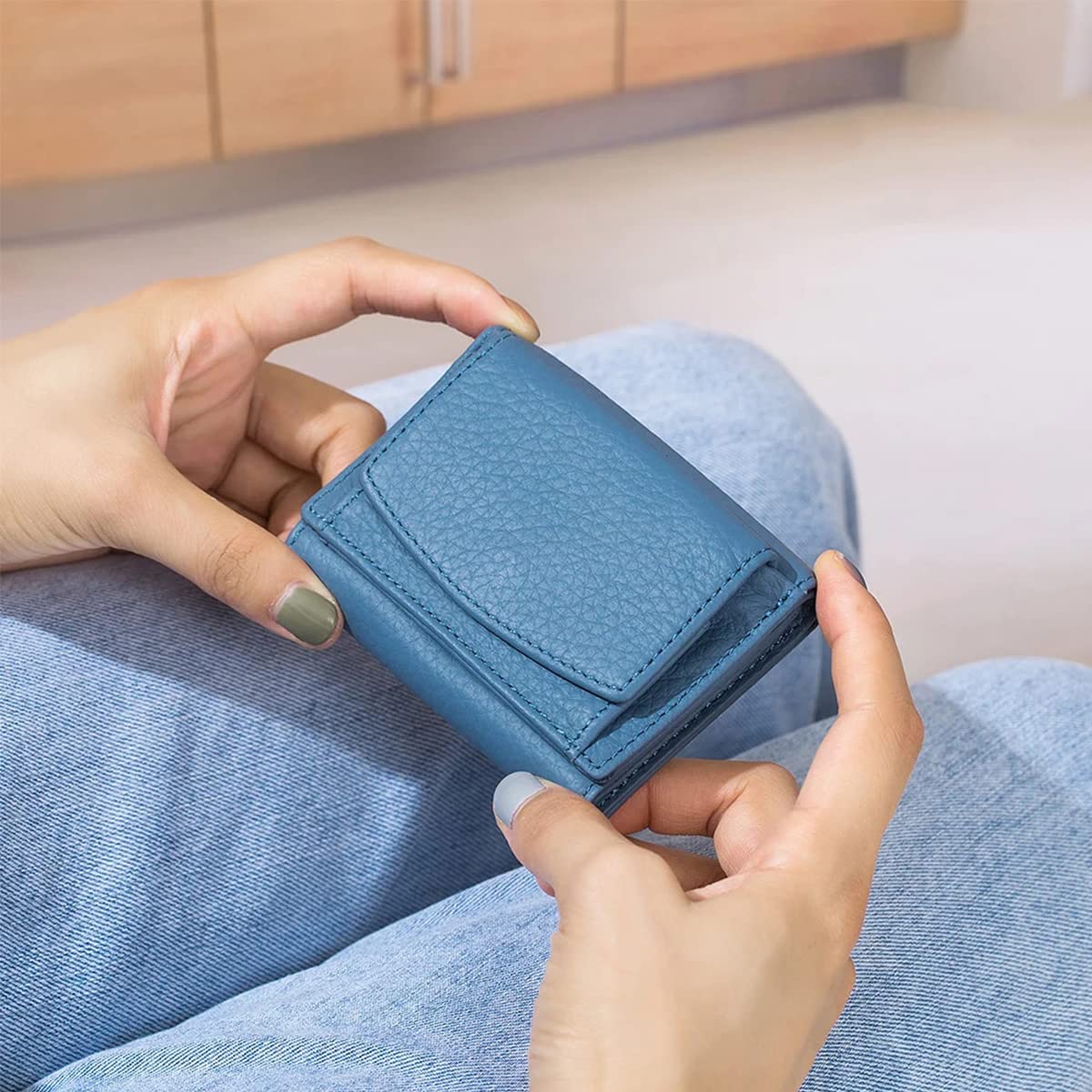 2023 New Leather RFID Blocking Card Holder Organizer Pocket Mini Wallet, Compact Bifold Small Leather Wallet for Women, Ladies Simple Leather Wallet (Black)