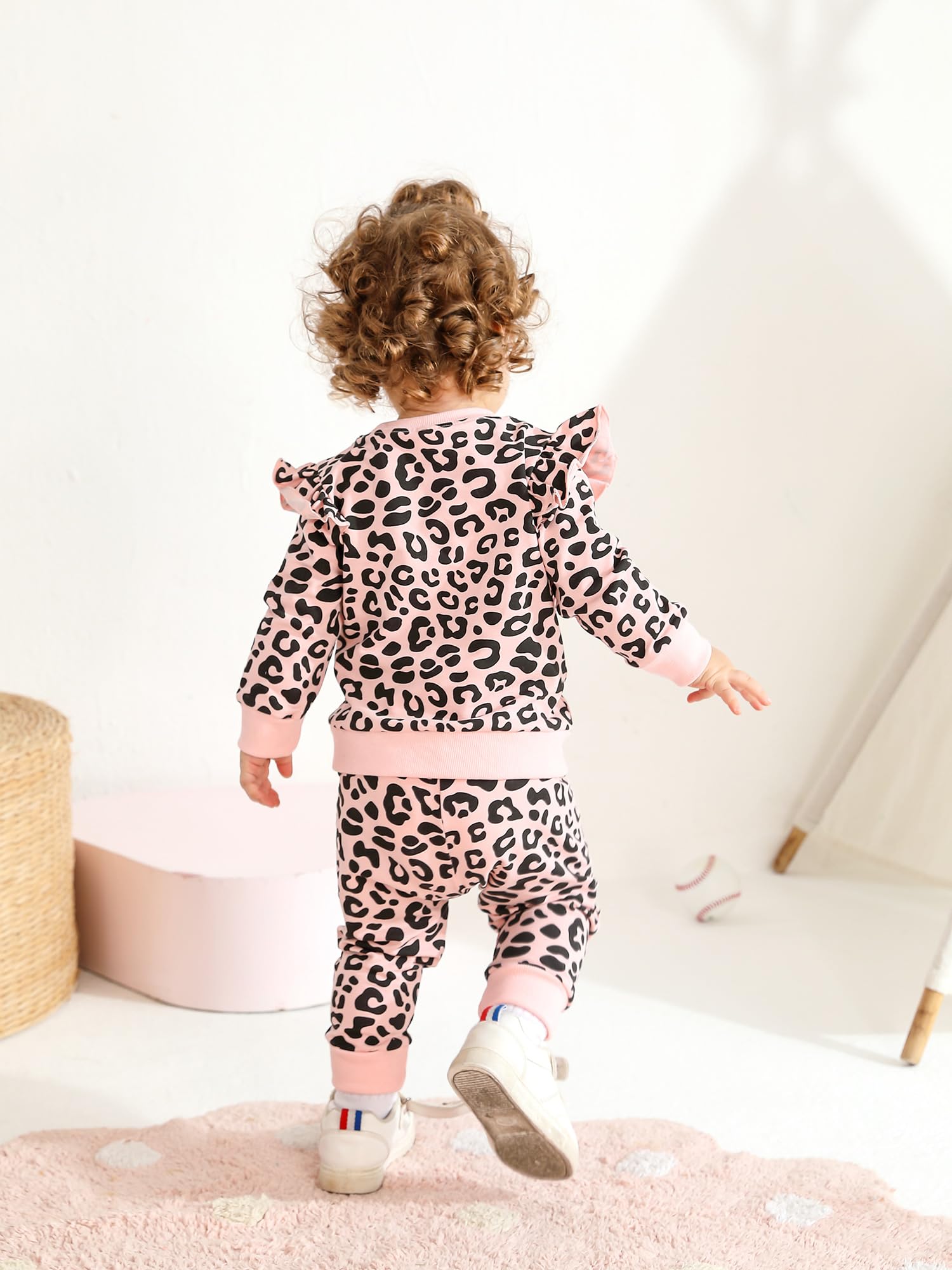 2pcs Baby Girl Leopard Print Ruffle Trim Long-sleeve Pullover and Sweatsuit Pants Clothes Set (6-9 Months) Pink