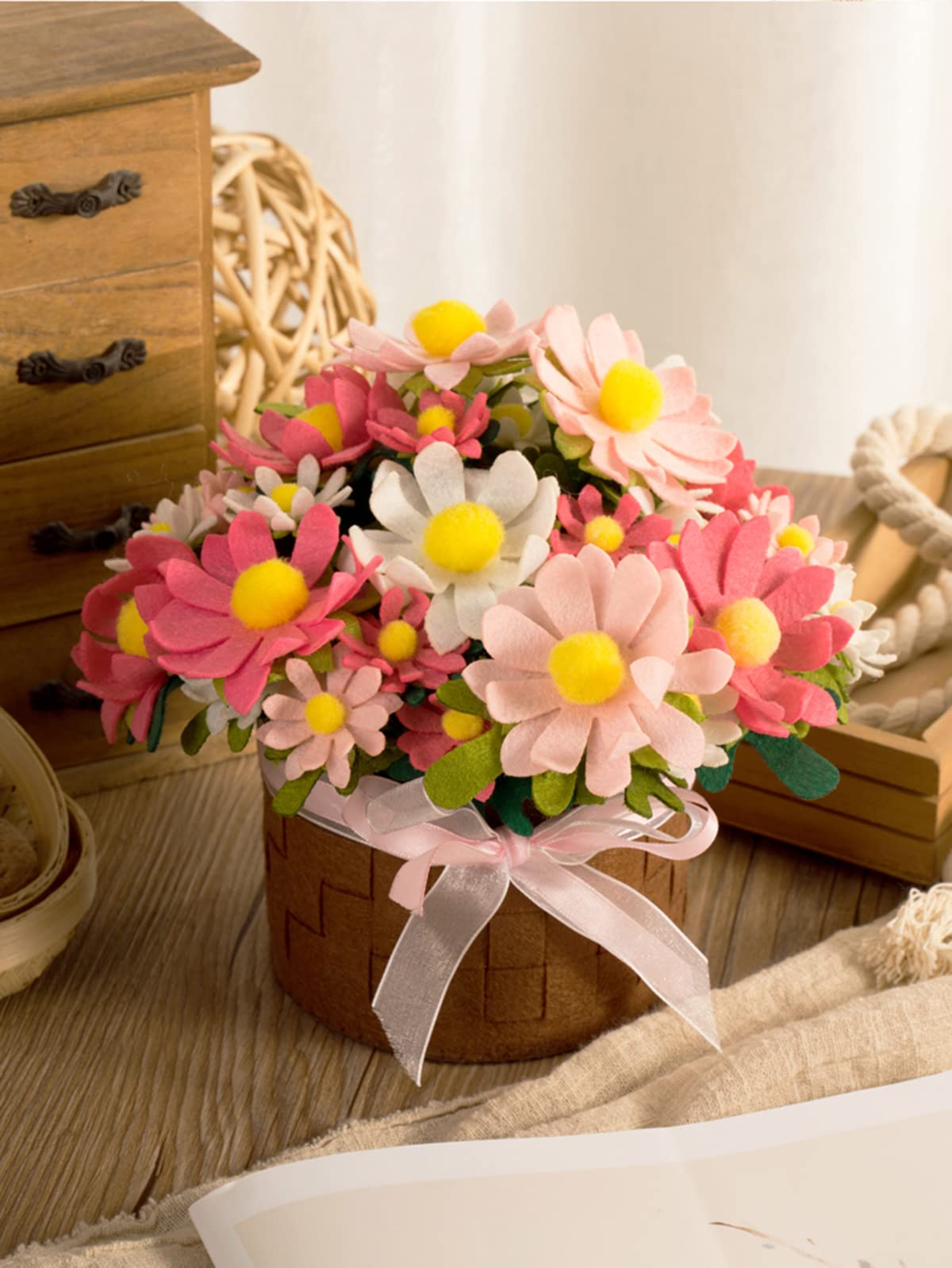 BAZIMA DIY Felt Flower Art Craft Kit, DIY Felt Daisy Pot Bonsai Kit, 33 Daisies,Floral Gifts,Beginner Craft Kit,Arrange Pre-Cut Felt Flowers and Foliage