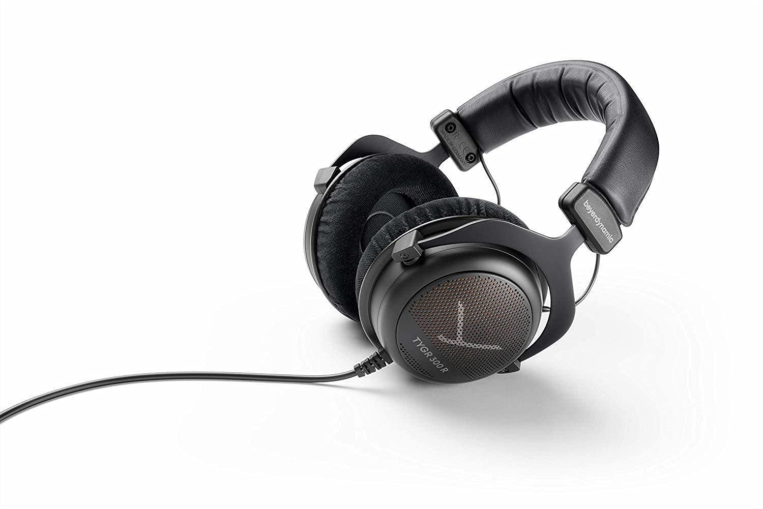 beyerdynamic TEAM TYGR Streaming Bundle including The Open-Back Gaming Headphone TYGR 300 R and The USB-Microphone Fox