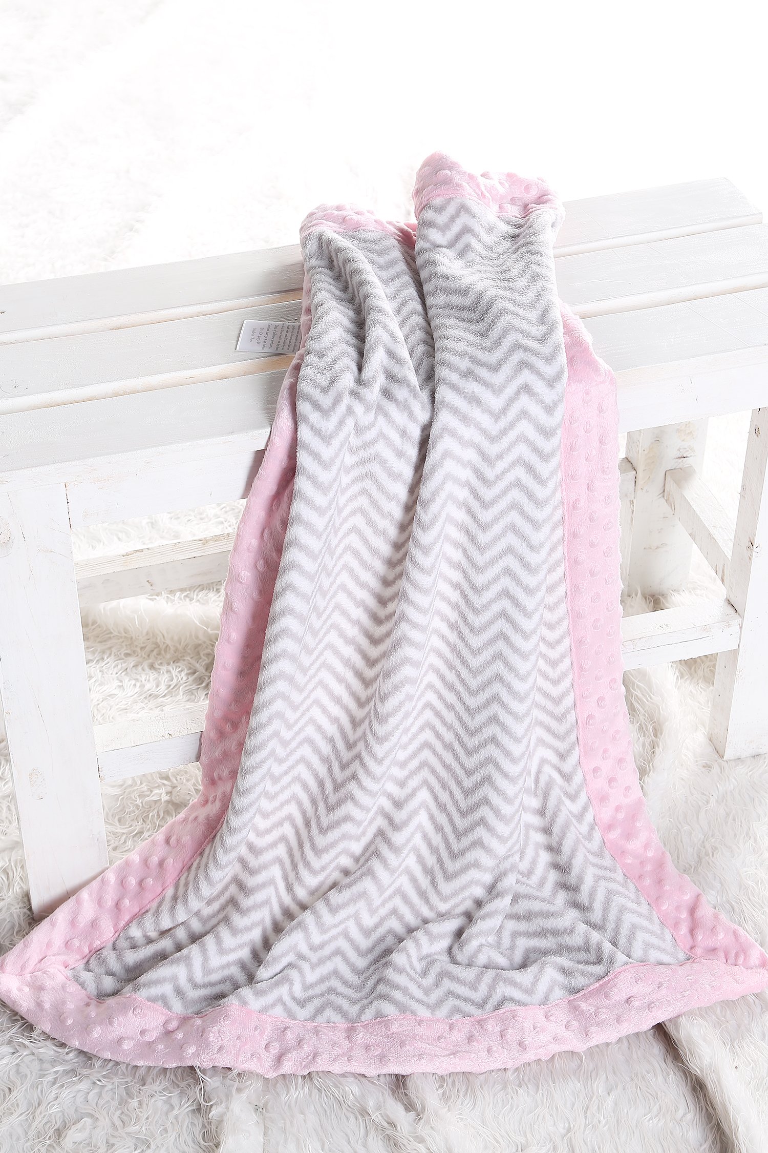 Bacati - Grey Ikat Zigzag with Popcorn Border Plush Blanket (Grey/Pink)