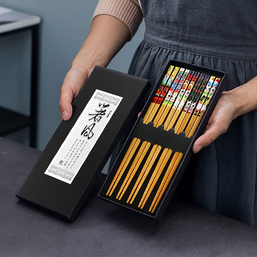 5 Pairs Chopsticks and Chopstick Rest Set, Cute Lucky Cat Chopsticks Holder 6 Cats, Chopsticks Holder Gift Set, Classic Japanese Style Bamboo Natural Reusable Chopsticks, Dishwasher - Safe