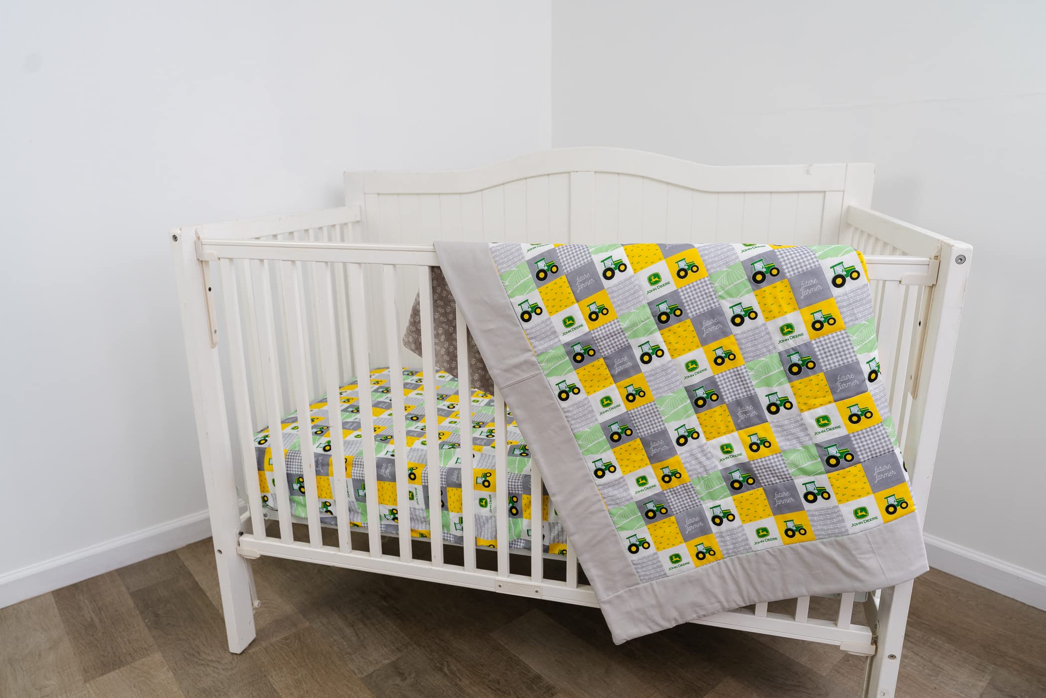 J&D Productions Tractor Crib Bedding Nursery Set: Barn, Tractor and Farm Animals