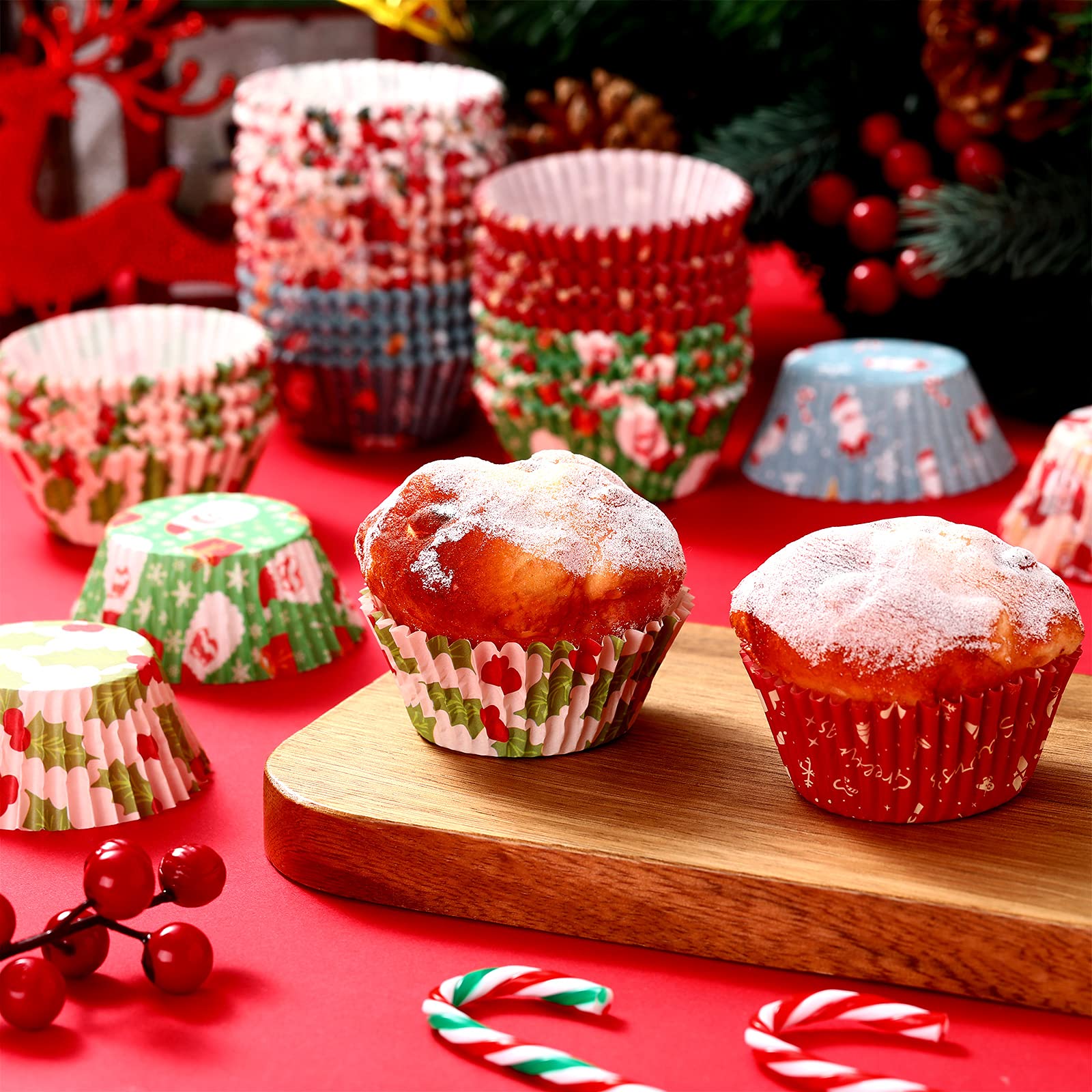 600 Pieces Christmas Cupcake Wrappers, Candy Santa Claus Cupcake Liners, Snowman Cupcake Cups, Xmas Colorful Paper Baking Cups for Cake Candy Make Baking Supplies, 6 Styles(Classic Styles)