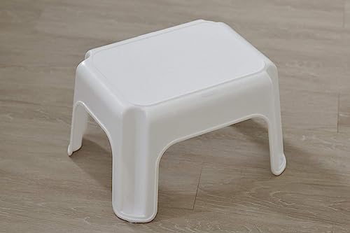 Rubbermaid Step Stool, 9.5-Inch High, White, Plastic, Small Single Step Stool for Kids/Adults in Home/Kitchen/Laundry/Garage/Bathroom (Pack of 2)