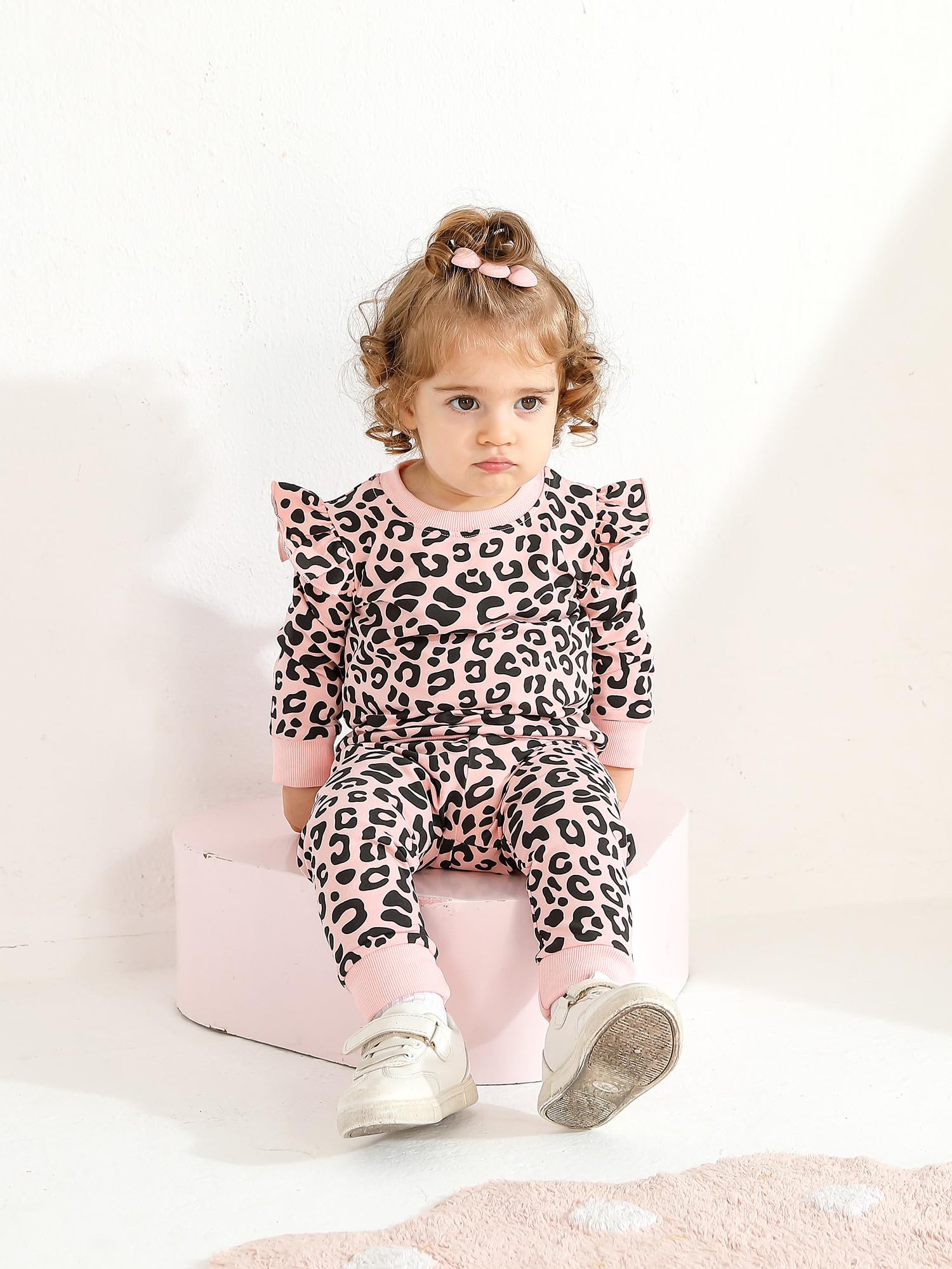 2pcs Baby Girl Leopard Print Ruffle Trim Long-sleeve Pullover and Sweatsuit Pants Clothes Set (6-9 Months) Pink