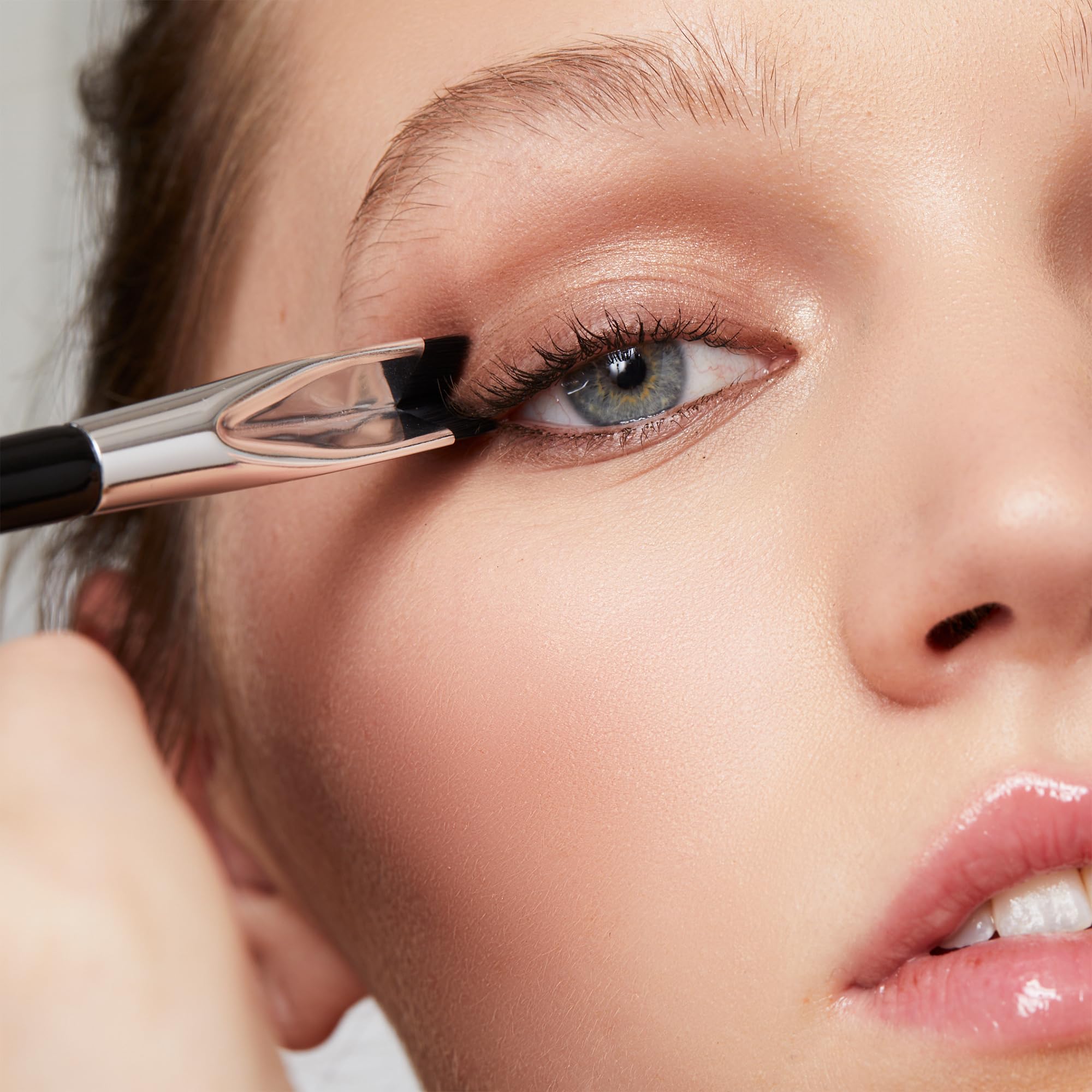 The Corner Brush Eye Stamper