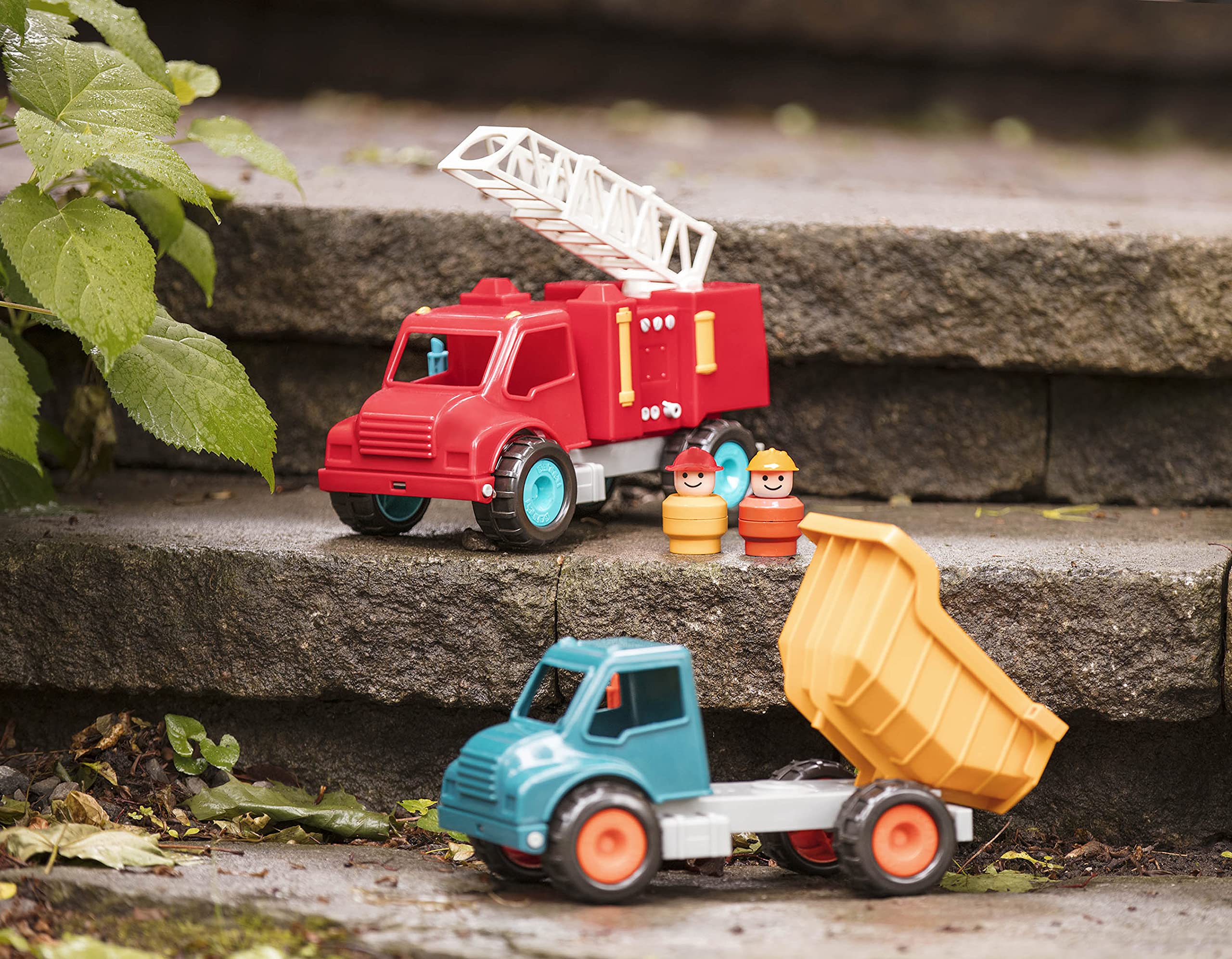Battat – Toy Fire Truck & Figures – Classic Toddler Trucks – Red Fire Engine Toy – Soft Rubber Wheels – 18 Months + – Fire Engine
