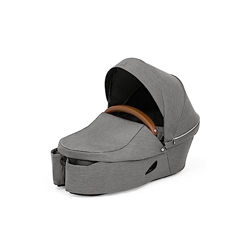 Stokke Xplory X Carry Cot, Modern Grey - Detachable Cot for Xplory X Stroller - Soft Interior Lining & Breathable Mattress - with Removable Wind Cover & Two Easy-Access Pockets