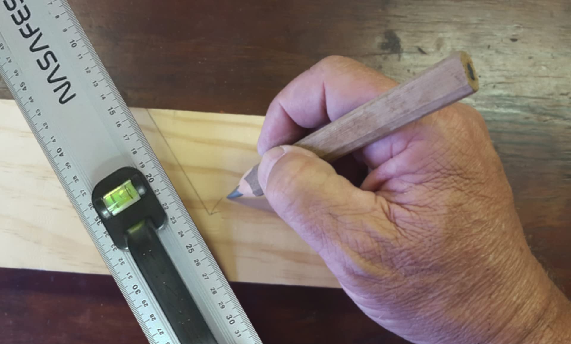 Aluminum Straight Edge Ruler with Handle, It is A Aluminum Ruler, A Straight Edge ruler and A Centimeter Ruler, Ideal Ruler for Cutting, Much Safer Because of The Handle. Easy to Use and Light Weight.