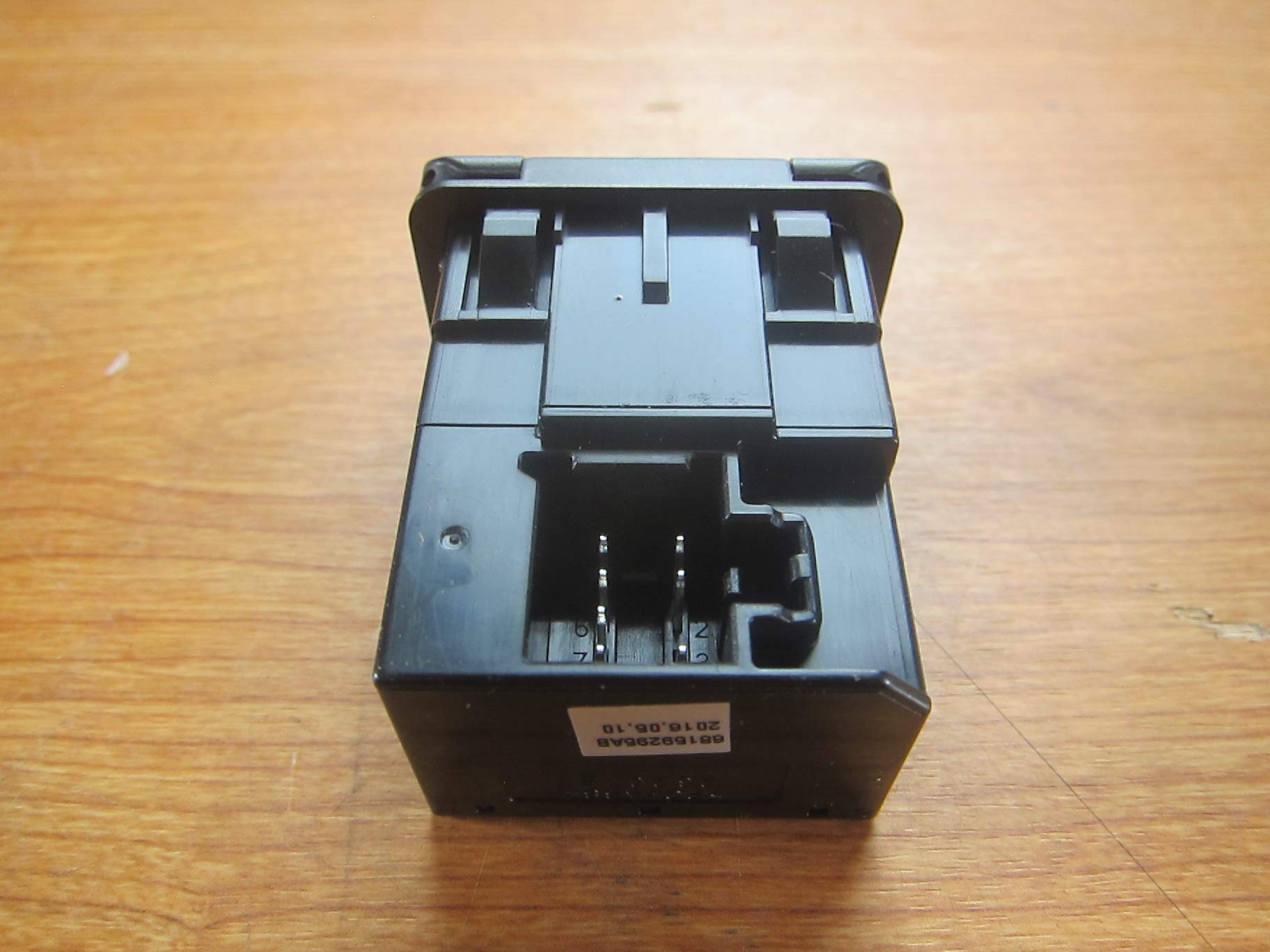 2013-2016 Ram 1500 2500 3500 4500/5500 Power Outlet Inverter New Mopar OEM