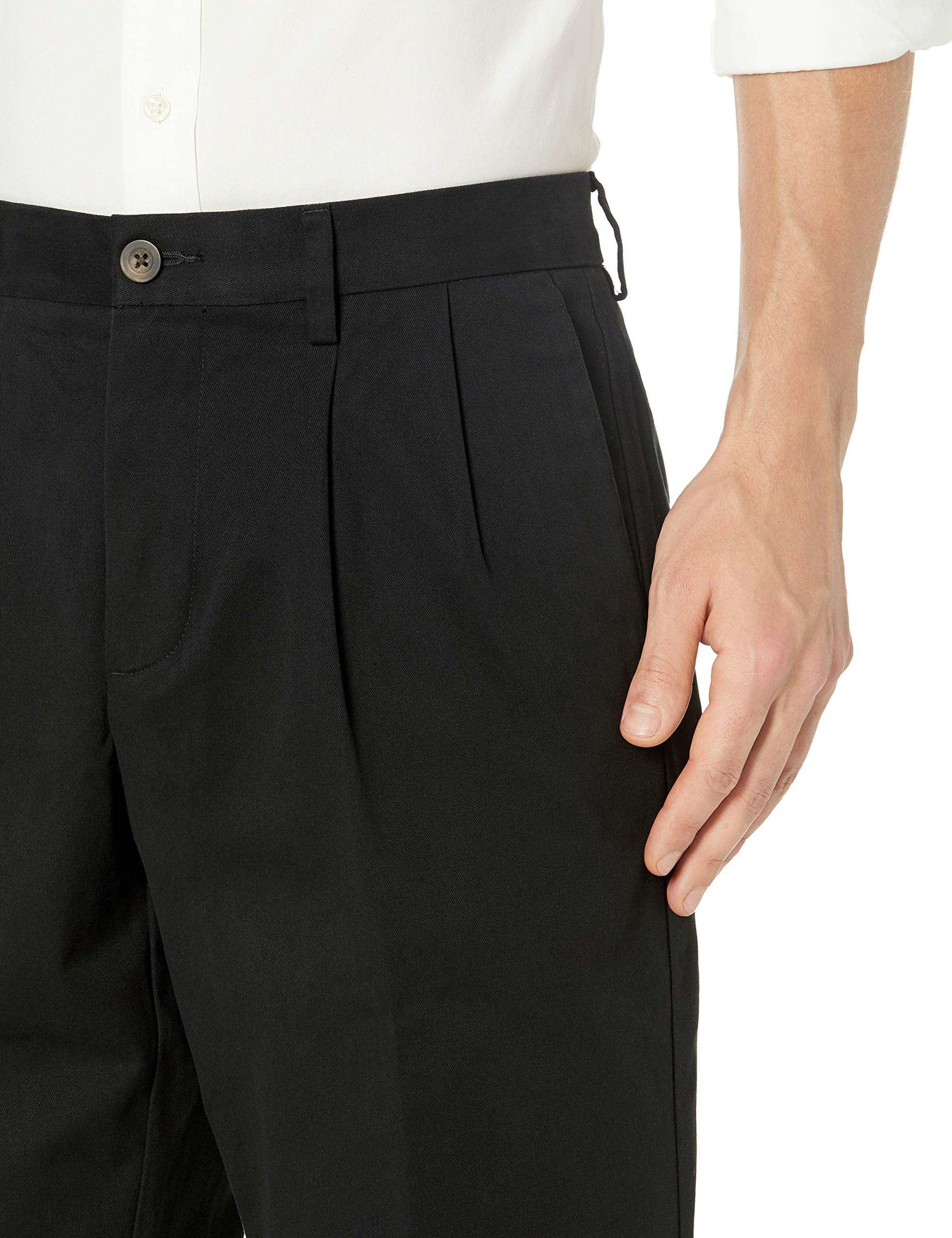 Amazon Essentials Men's Classic-Fit Wrinkle-Resistant Pleated Chino Pant (Available in Big & Tall), Black, 36W x 30L