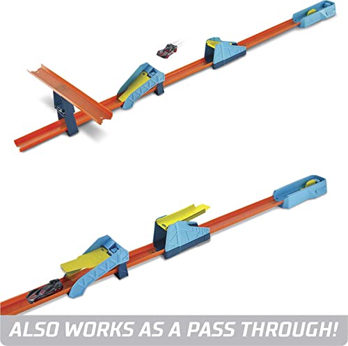 Hot Wheels Track Builder Unlimited Long Jump Pack, Plyset with 13 Component Parts & 1:64 Scale Toy Car