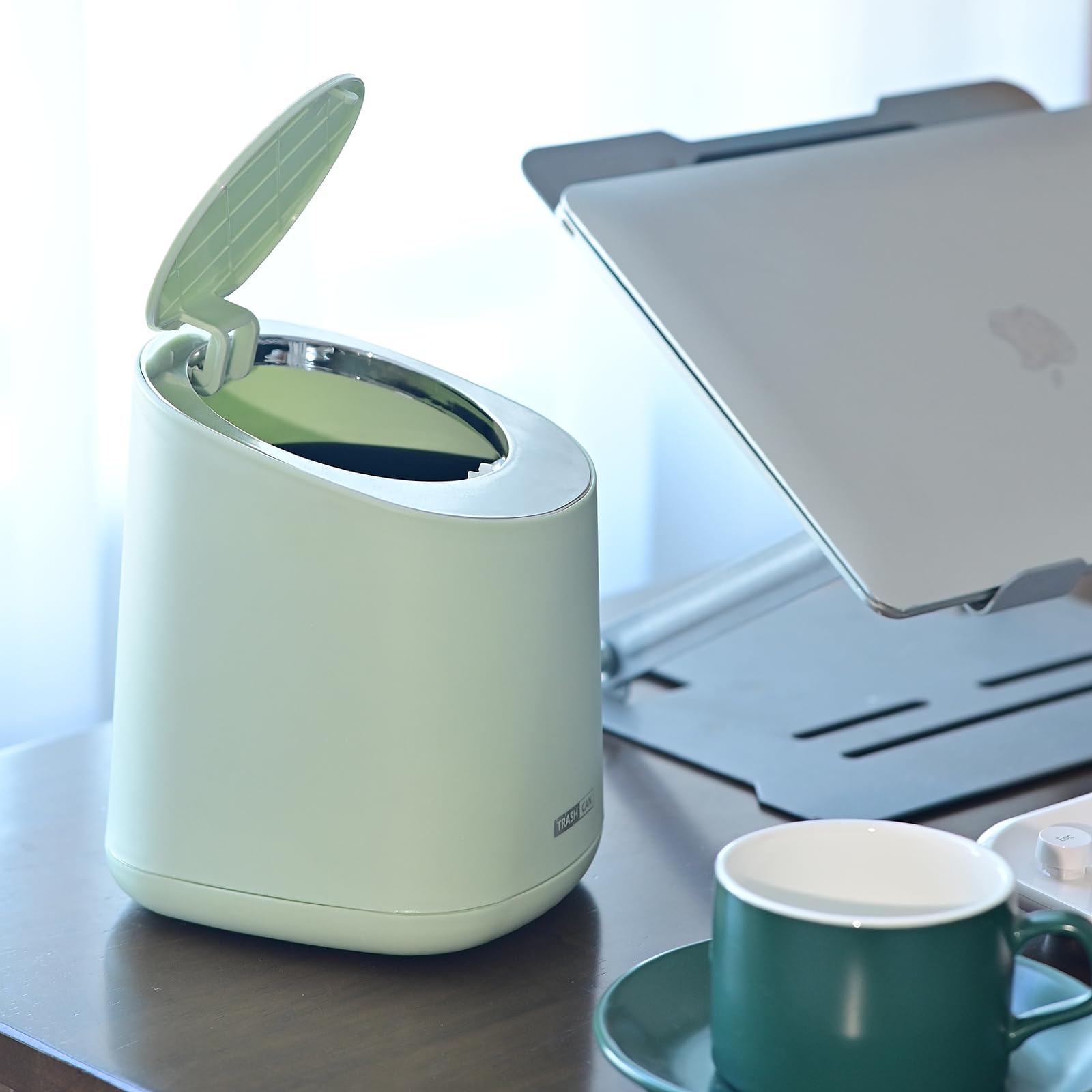 hocieiney Green Mini Trash Can, Desktop Trash can, Removable Small grabage can, Tiny Plastic Little Trash can gor Living Room,Press-Type Countertop Wastebasket with Lid.