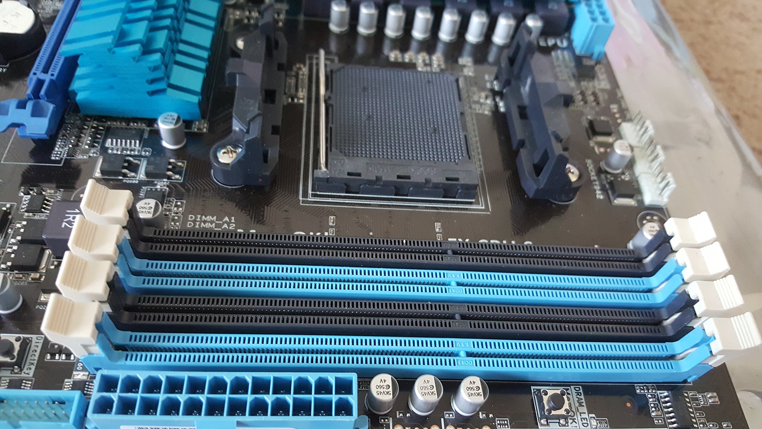ASUS M5A97 R2.0 AM3+ AMD 970 SATA 6Gb/s USB 3.0 ATX AMD Motherboard