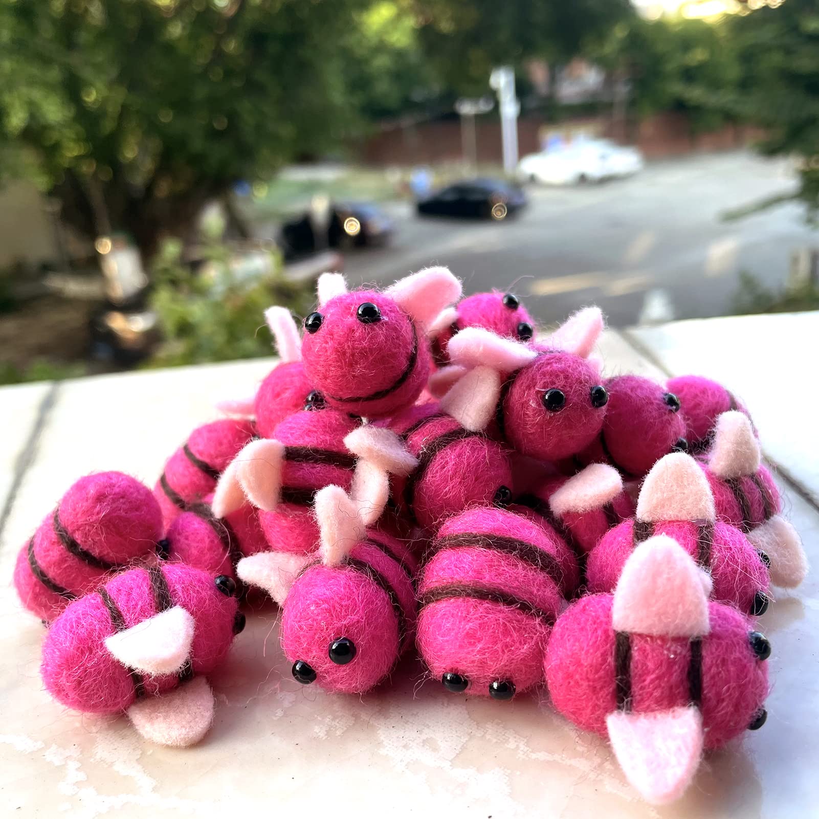 AcceLeah 25Pcs Wool Felt Bumble Bee Cute Bee Craft Ball Nursery Perfect for Baby Room Shower Gift Decorations or Costume Accessories