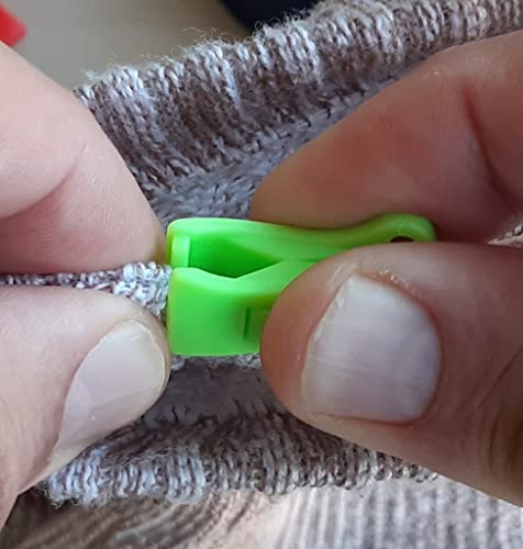 Alcrea® 32 Sock Clips for Washing Machine and Dryer, with Hanging Hook. Stop Pirates. Directly to The Drawer with The Clip on, Without Folding, Without Losing, or Pairing. The Socks’ Complete Cycle