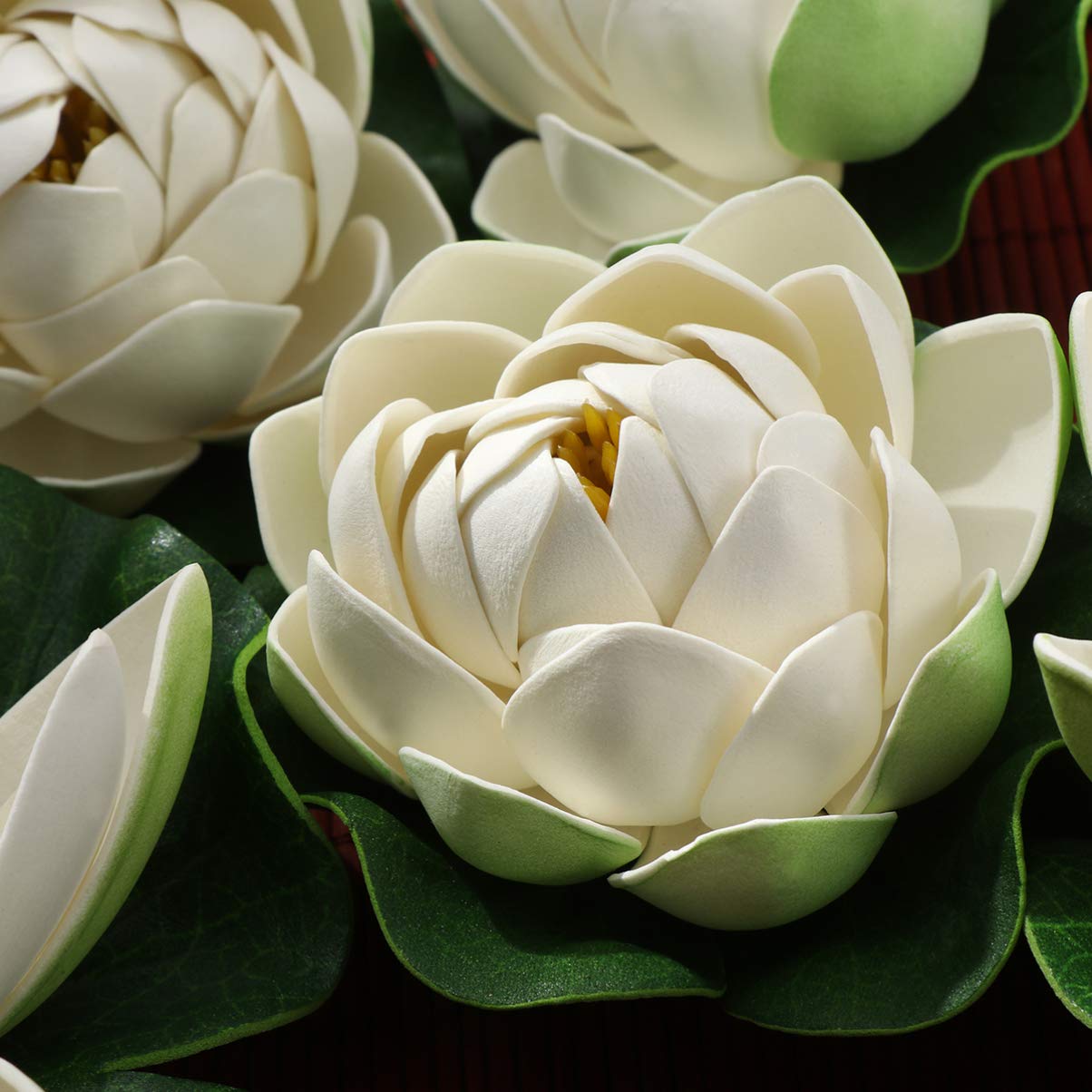 FAVOMOTO Artificial Water Lilies Floating Lotus Flowers with Water Lily Pad for Aquarium Pool Garden Koi Fish Pond, Artificial Flowers Home Patio Wedding Decoration 6pcs