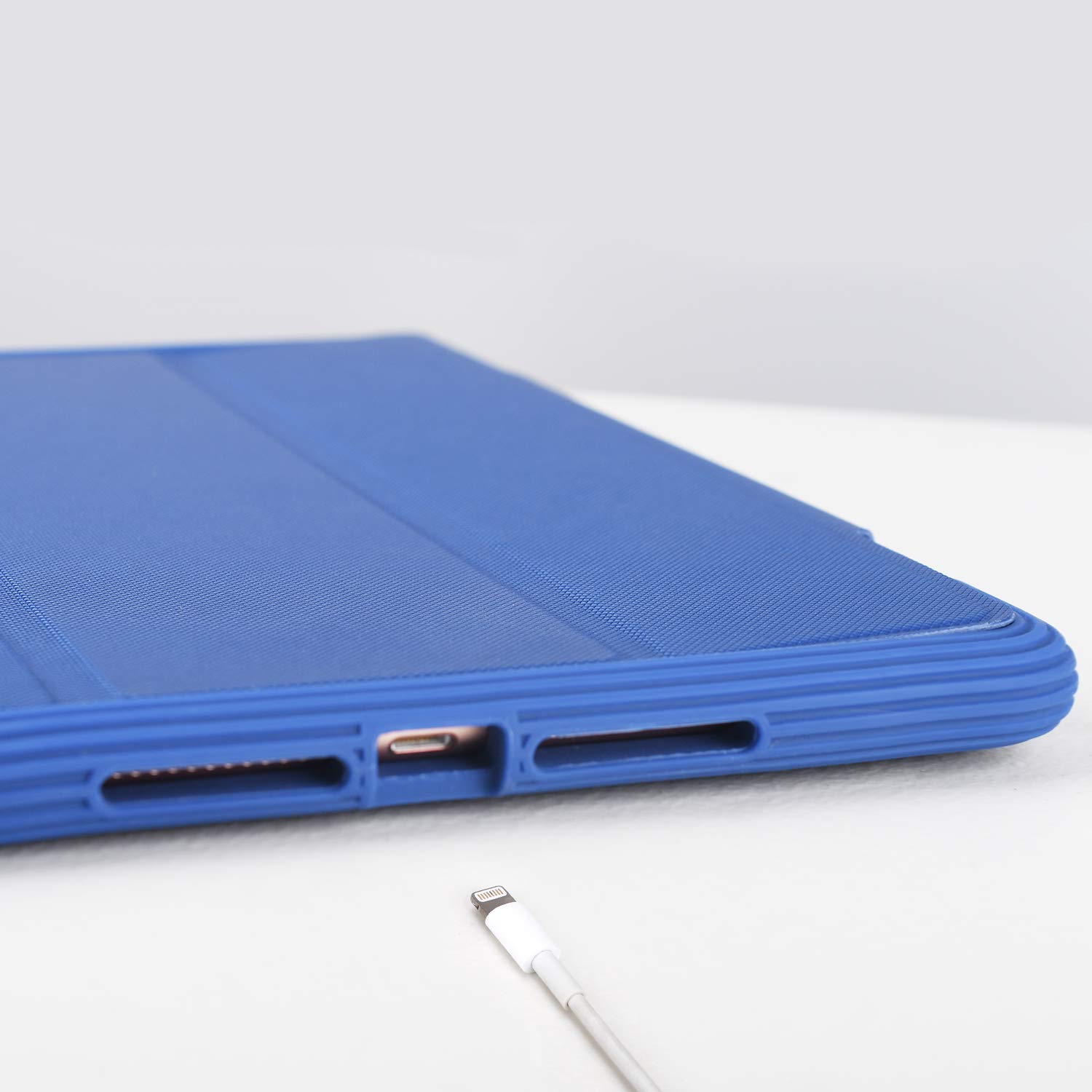 TopEsct Kids Case for iPad 9th/8th/7th Generation, Protective Case with Pencil Holder, Premium Silicone Shockproof Smart Cover Auto Wake/Sleep(Blue)