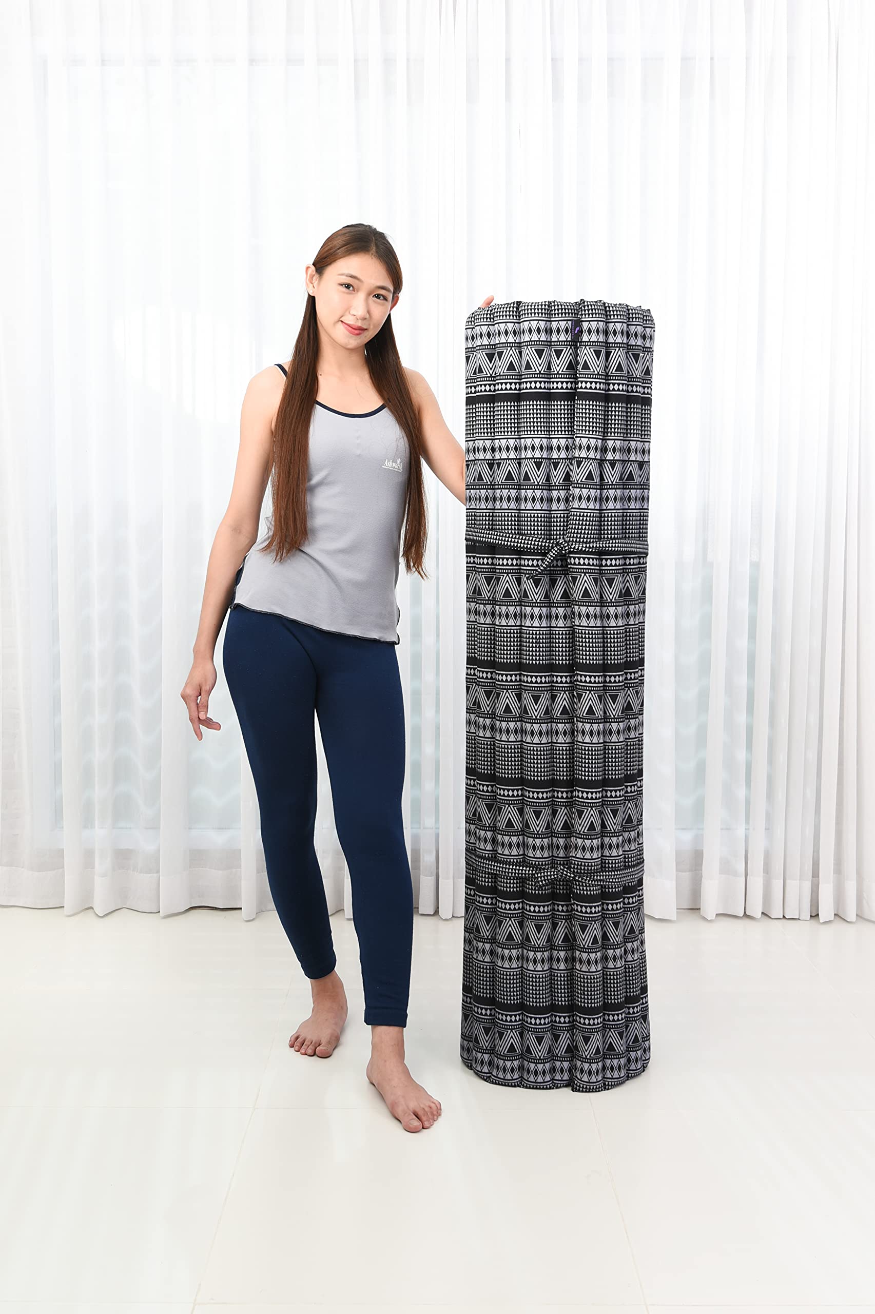 Leewadee - Foldable Floor Mattress - Japanese Roll Up Futon -Trifold Tatami Mat- Guest Floor Bed - Camping Mattress - Thai Massage Mat, Kapok Filled, 75 x 57 inches, Black White