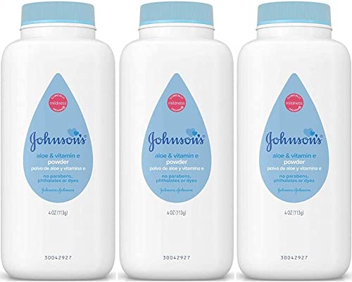 Johnson's Baby Powder with Naturally Derived Cornstarch Aloe & Vitamin E, Hypoallergenic 15 Ounces (Pack of 3)