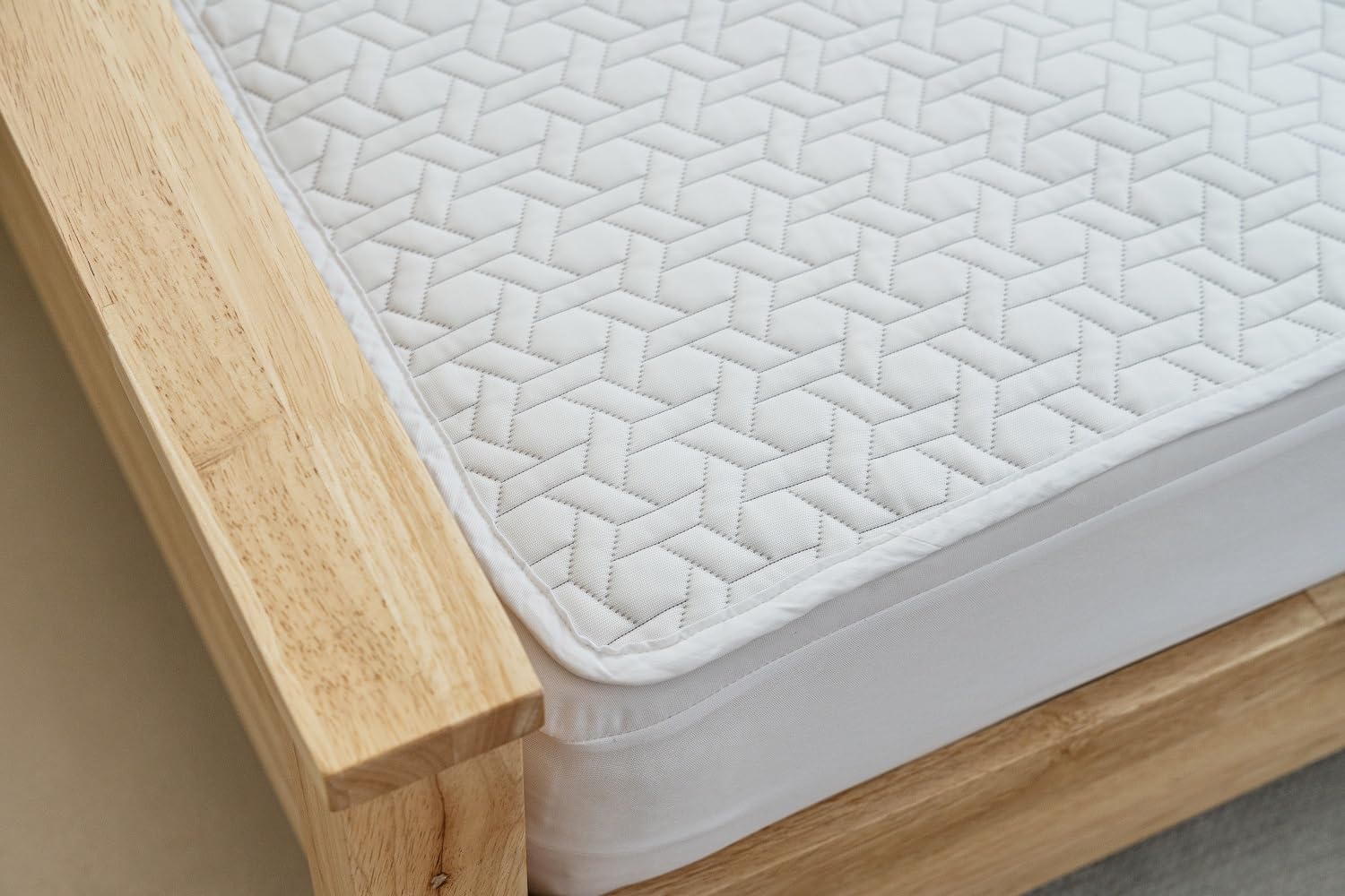 BebePio Duraron Cooling Mattress Topper Pad – Q-max 0.4 Chilling Effect Summer Blanket for Hot Sleepers & Babies – Quick Dry, Breathable, Cool Bed Throw (White, Grey), Mini