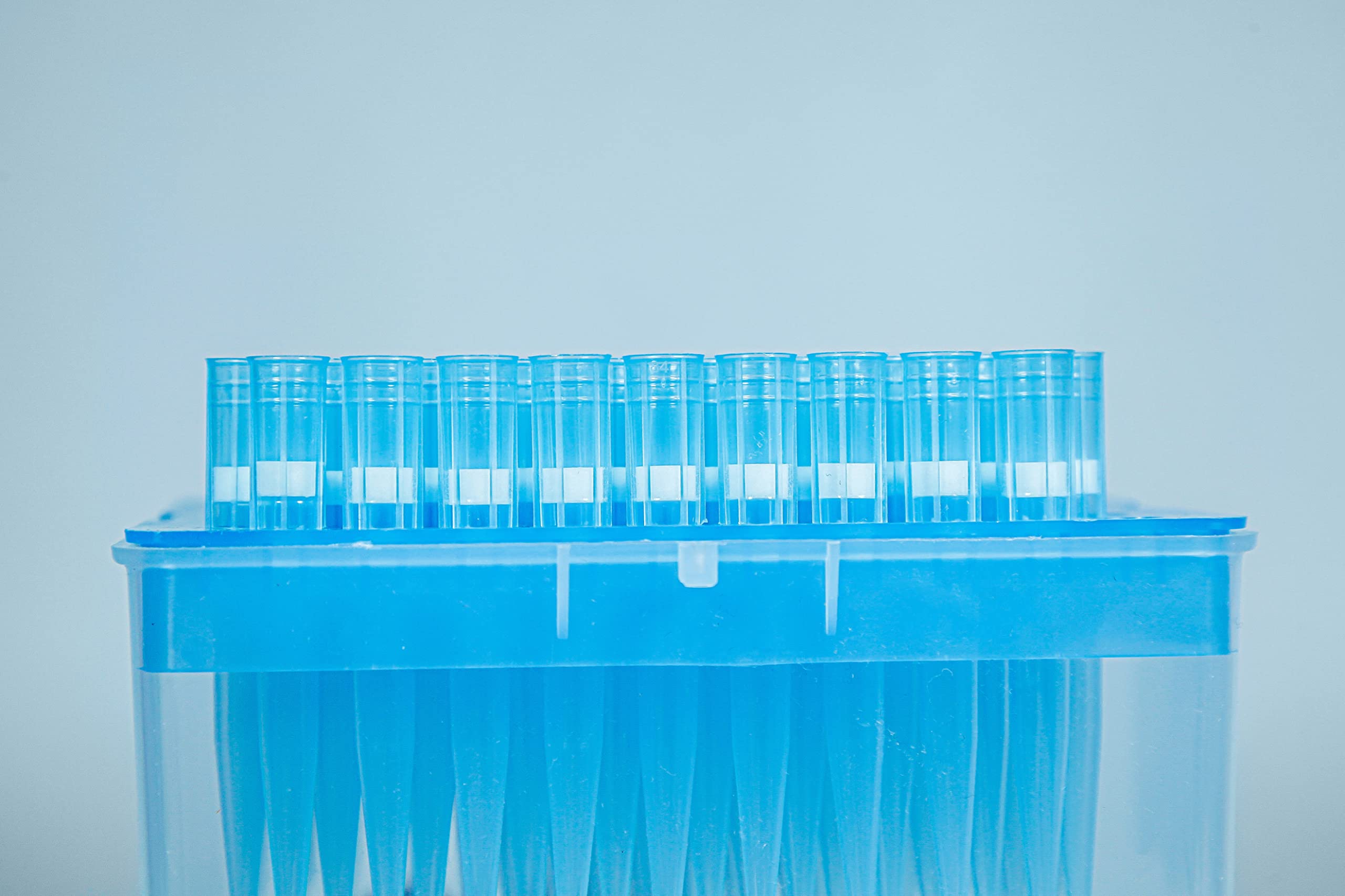 TYQILIN Sterile 1000ul Filtering Pipette Tips - Universal Filter Pipette Tips - Racked,RNase/DNase Free & Pyrogen Safe, Clear, 100 Tips/Rack Pk x 10 Racks(1000 Tips)