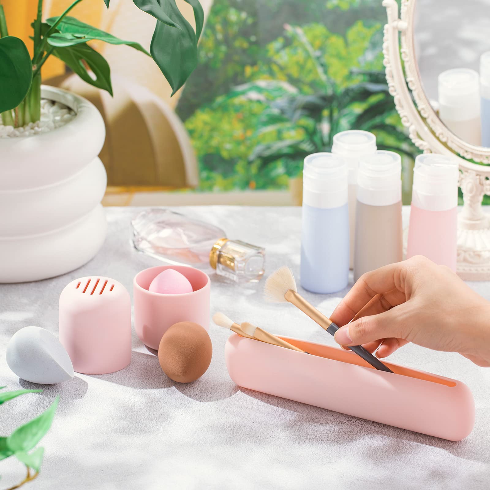 4 Pcs Travel Bottles for Toiletries with a Makeup Sponge Holder and a Makeup Brush Holder Travel Size Containers Shampoo Conditioner Bottle Makeup Egg Storage Box Silicon Portable Cosmetic Brush Case