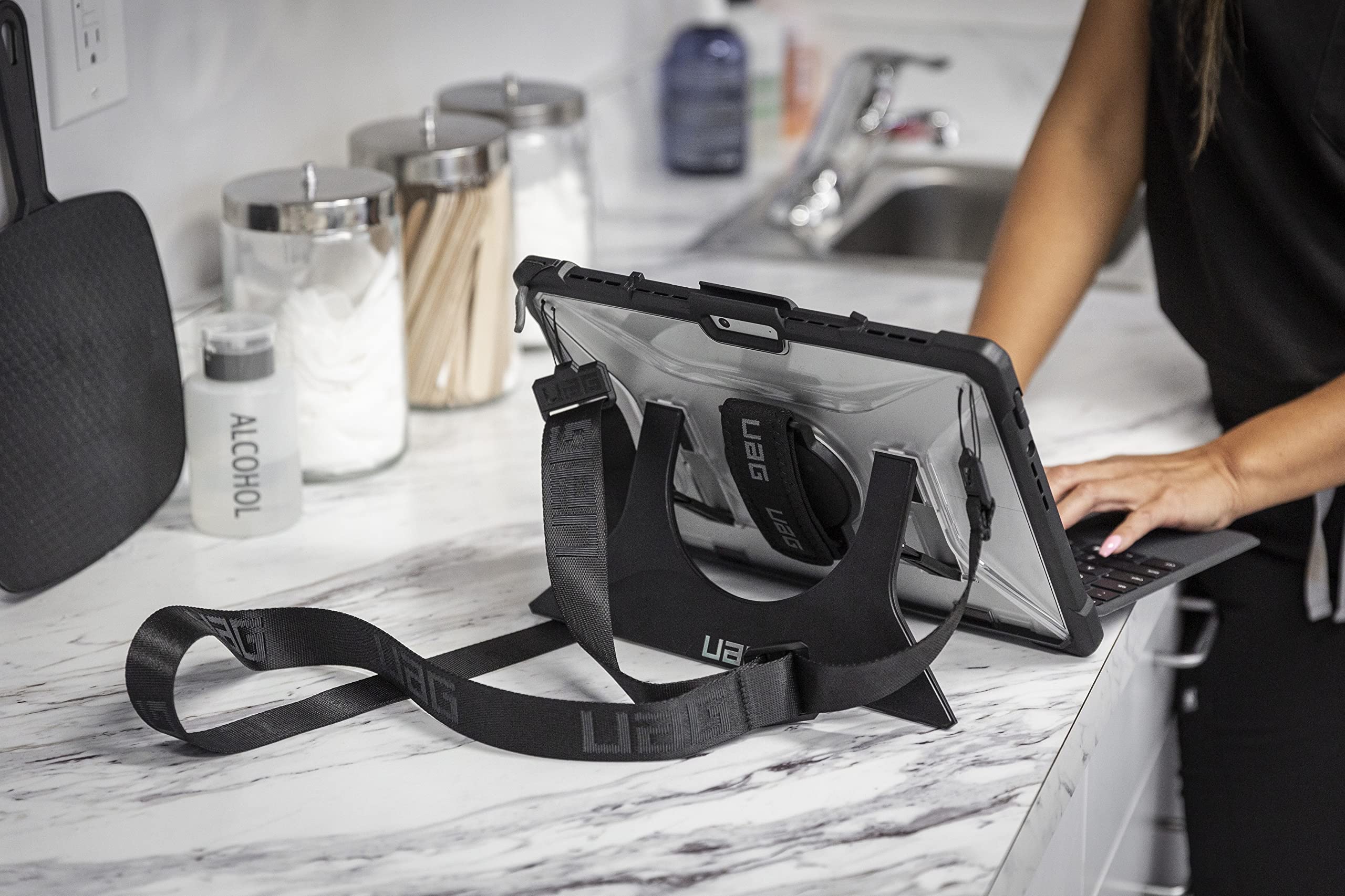 URBAN ARMOR GEAR UAG Adjustable & Detachable Shoulder Strap for Microsoft Surface Pro 11/10/9, Samsung Galaxy Tab S10 Ultra/S10 Plus, iPad Pro/iPad/iPad Air/iPad Mini Scout, Metropolis SE Case, Black