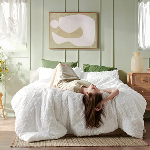 Bedsure Boho Comforter Set Queen - White Tufted Shabby Chic Bedding Comforter Set for All Seasons, 3 Pieces Western Comforter Set, Farmhouse Modern Bed Set, Spring Bedding for Women Men Girls