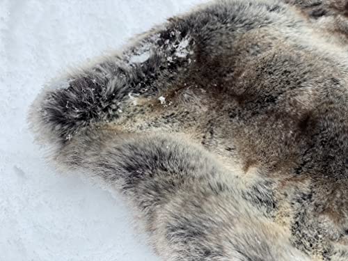 Eikei Luxury Faux Fur Throw Blanket Super Soft Oversized Thick Warm Afghan Reversible to Plush Velvet in Tan Grey Wolf, Cream Mink or Blush Chinchilla, Machine Washable (Chinchilla, 60Wx70L)