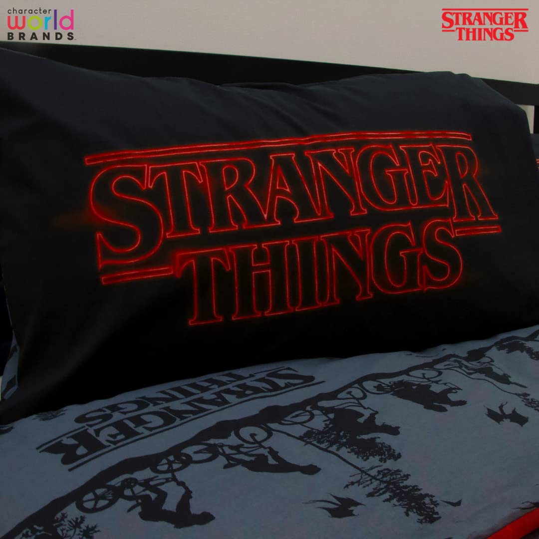 Stranger Things Character World Official Double Duvet Cover | Hawkins Town Map Design, Reversible Easy Care Bedding 2 Sided Duvet Quilt Set with Matching Pillow Cases, Multicolour Print