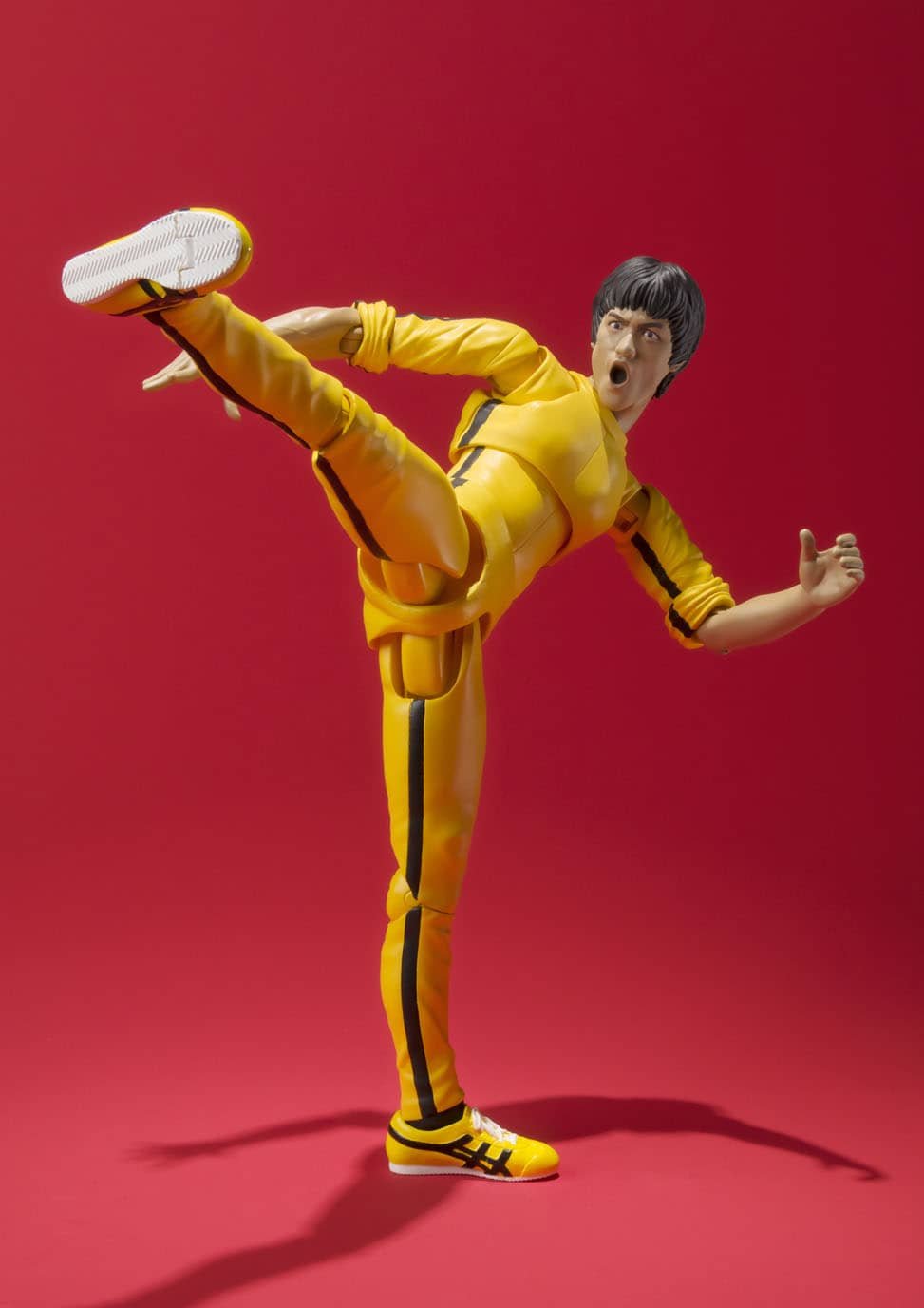 Bandai Tamashii Nations S.H. Figuarts Bruce Lee (Yellow Track Suit) Action Figure, Yellow