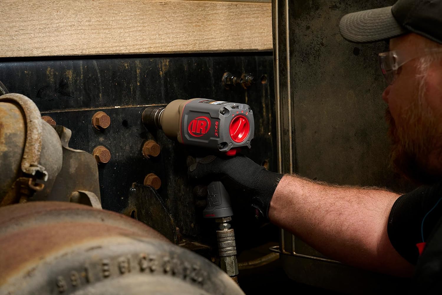 Ingersoll Rand 2146Q2MAX 1" Air Impact Wrench, Quiet, 2,000ft-lbs Nut-busting torque, Maintenance Duty, Pistol Grip