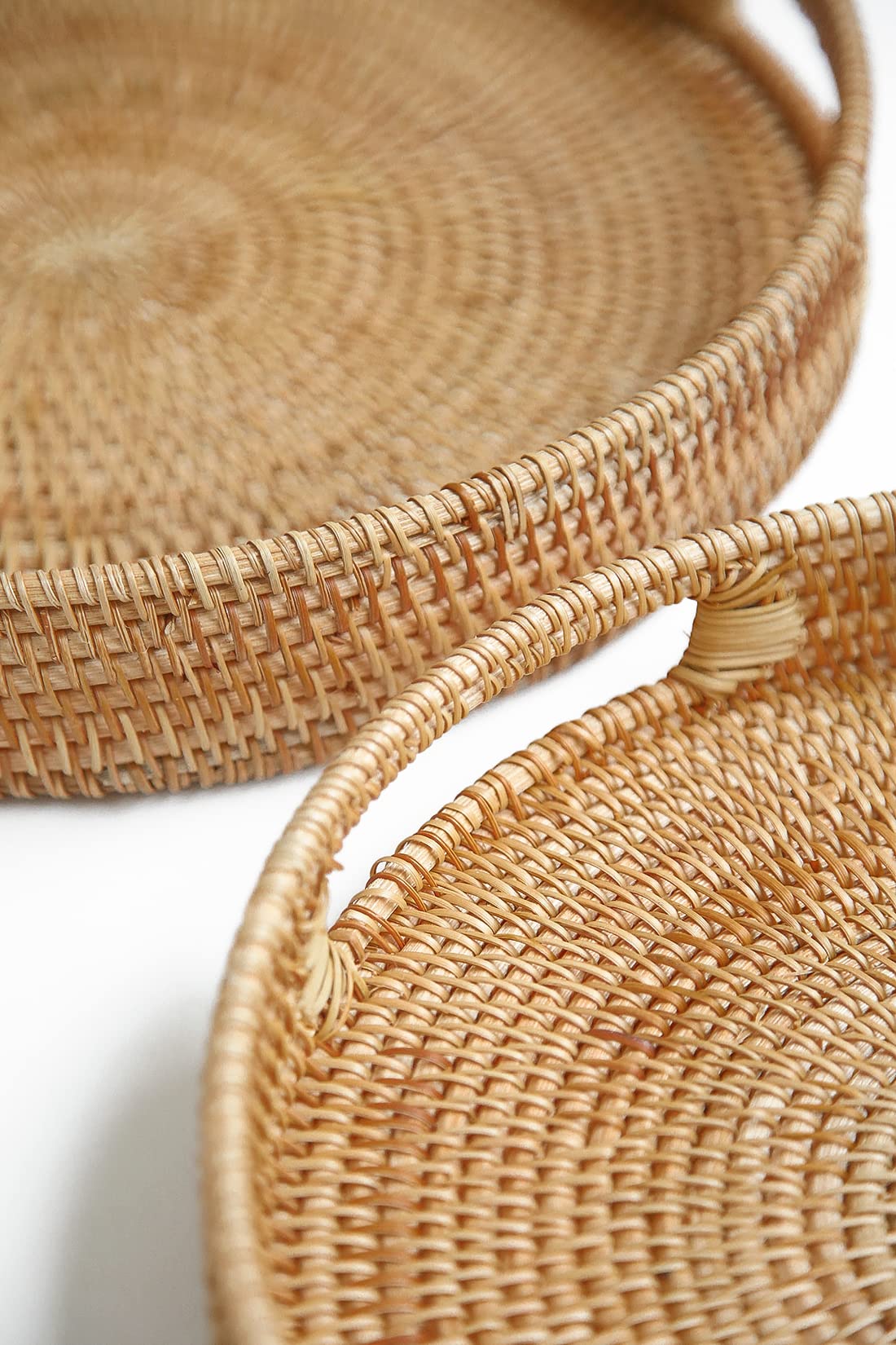 HITOMEN 14.2'' Hand-Woven Round Rattan Serving Tray Decorative Ottoman Wicker Platter with Handles for Coffee Table, Breakfast, Drinks, Snack, Bread, Fruit, Vegetables (Natural-L)