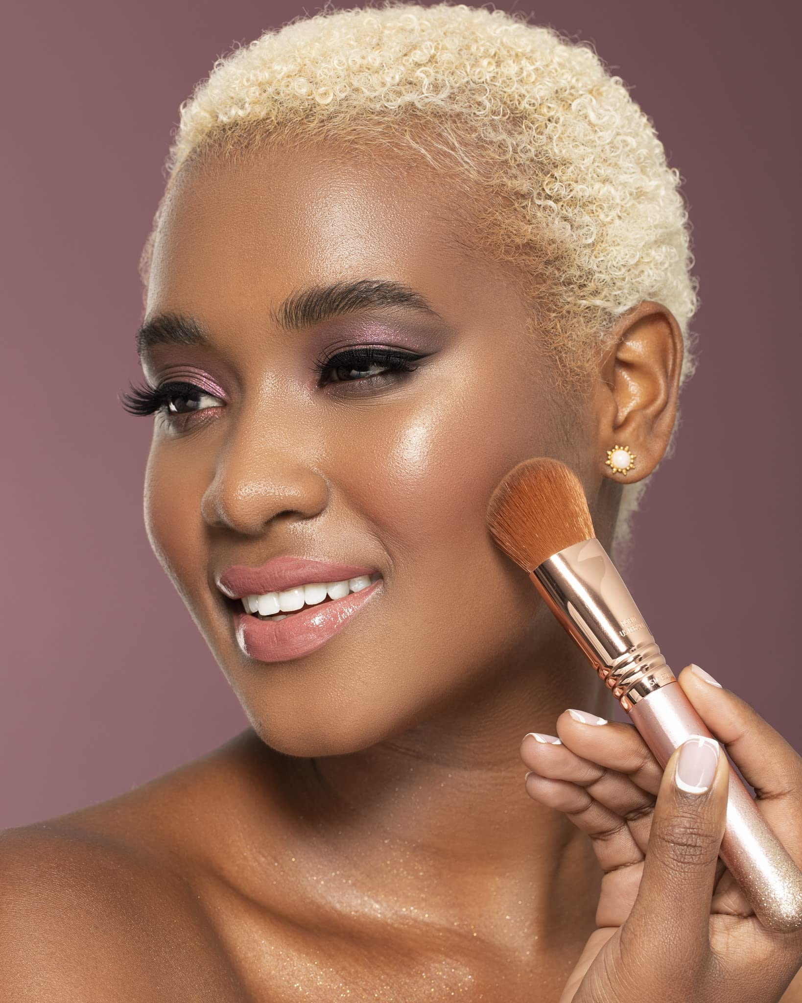 Sigma Beauty F47 Multitasker Makeup Brush – Multi-Use Face Makeup Brush for Blending, Contouring, & Buffing, Use with Foundation, Blush, Bronzer, Contour, or Highlighter (1 Brush)