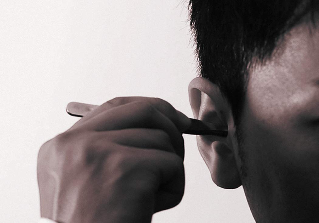 Ear Hair Trimmer Clipper Cutter Tweezers Shape with Spring Safe Design for Hair Removal