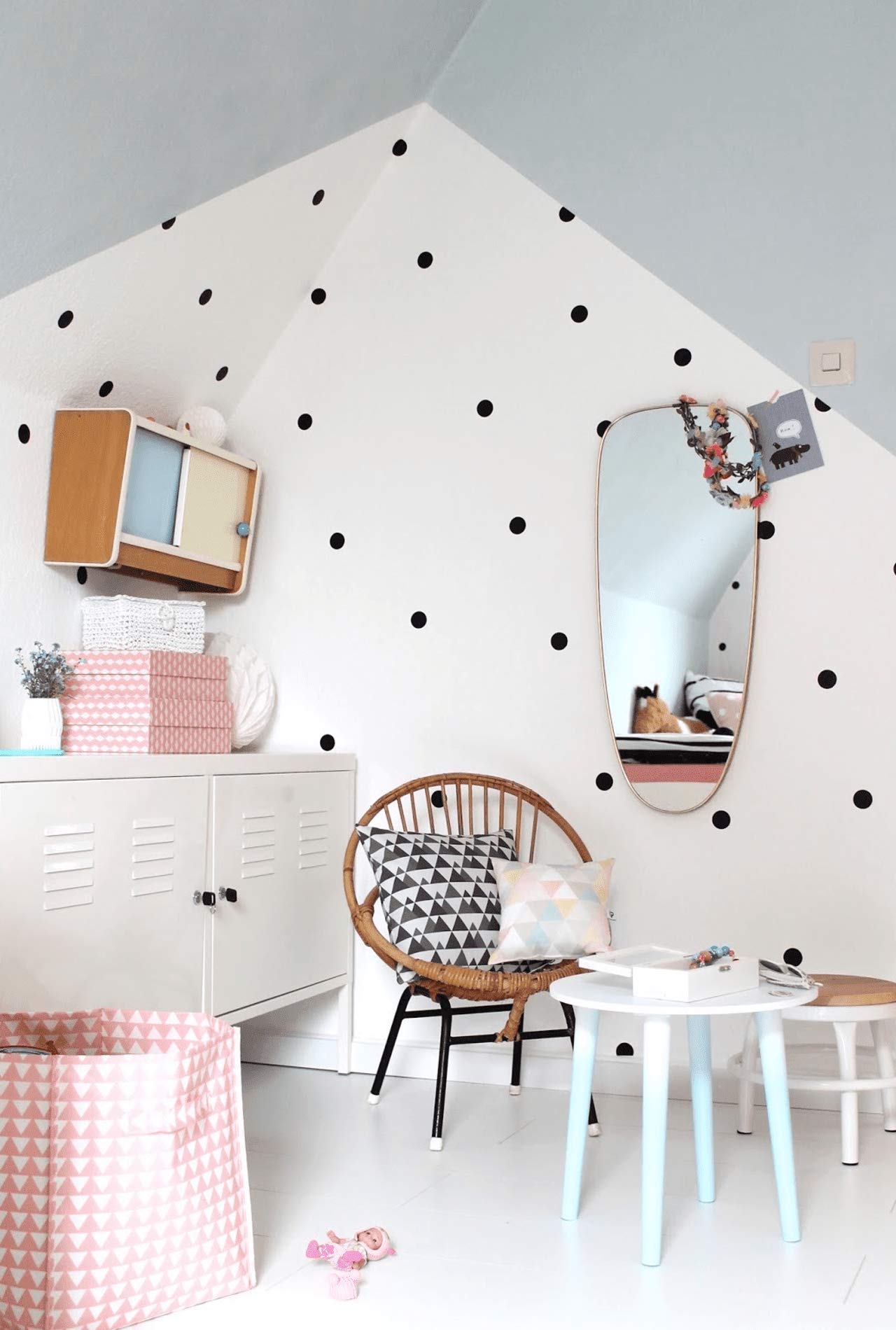 StickerDeen | Polka Dot Circles Round Shape Style Decoration Removable Wall Art Vinyl Decal Stickers | (Pack of 112) (Black)