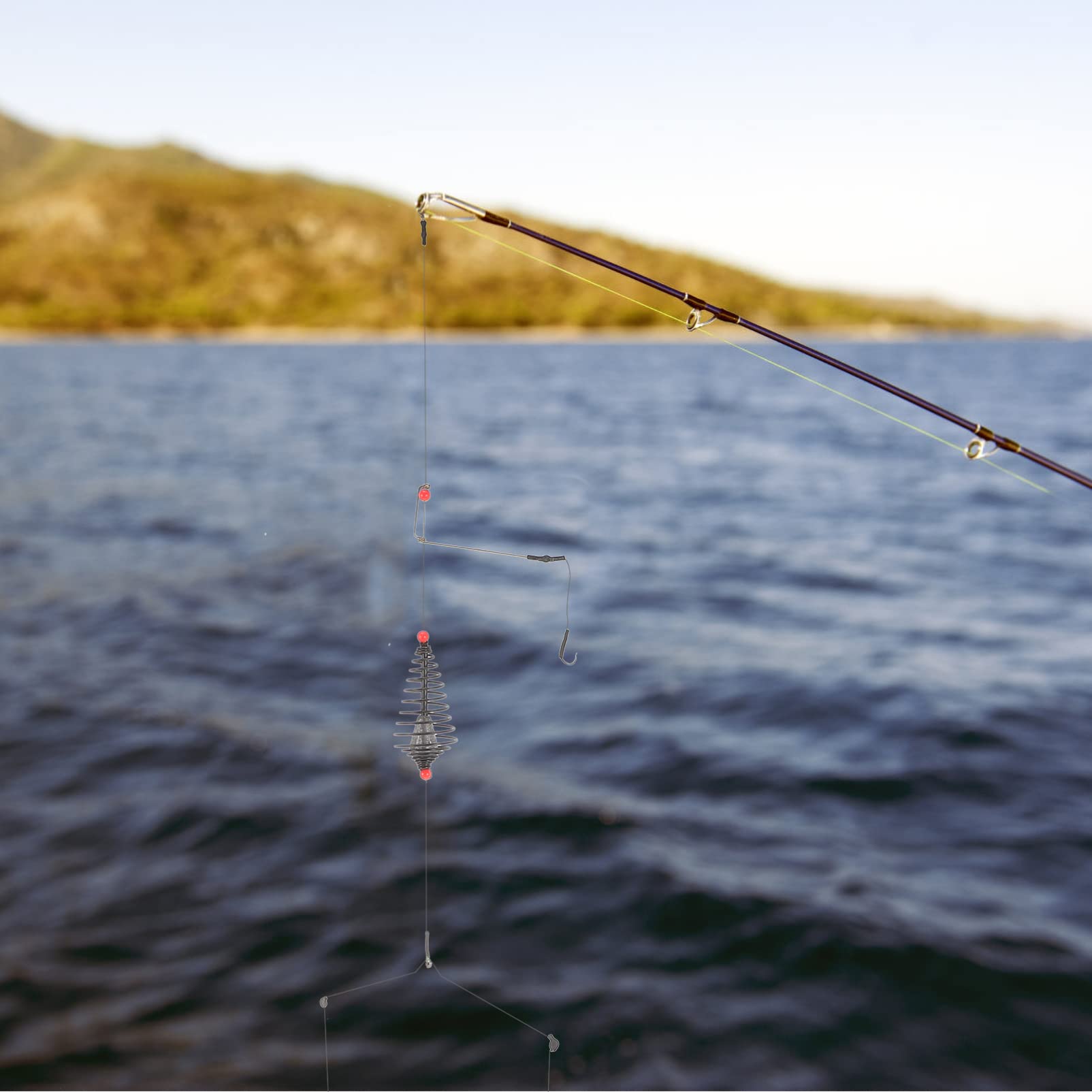 4Pcs Carp rig Fishing Bait Holder Cage,Copper Spring Lure Feeder Basket with Hooks Fishing Tackle Kit