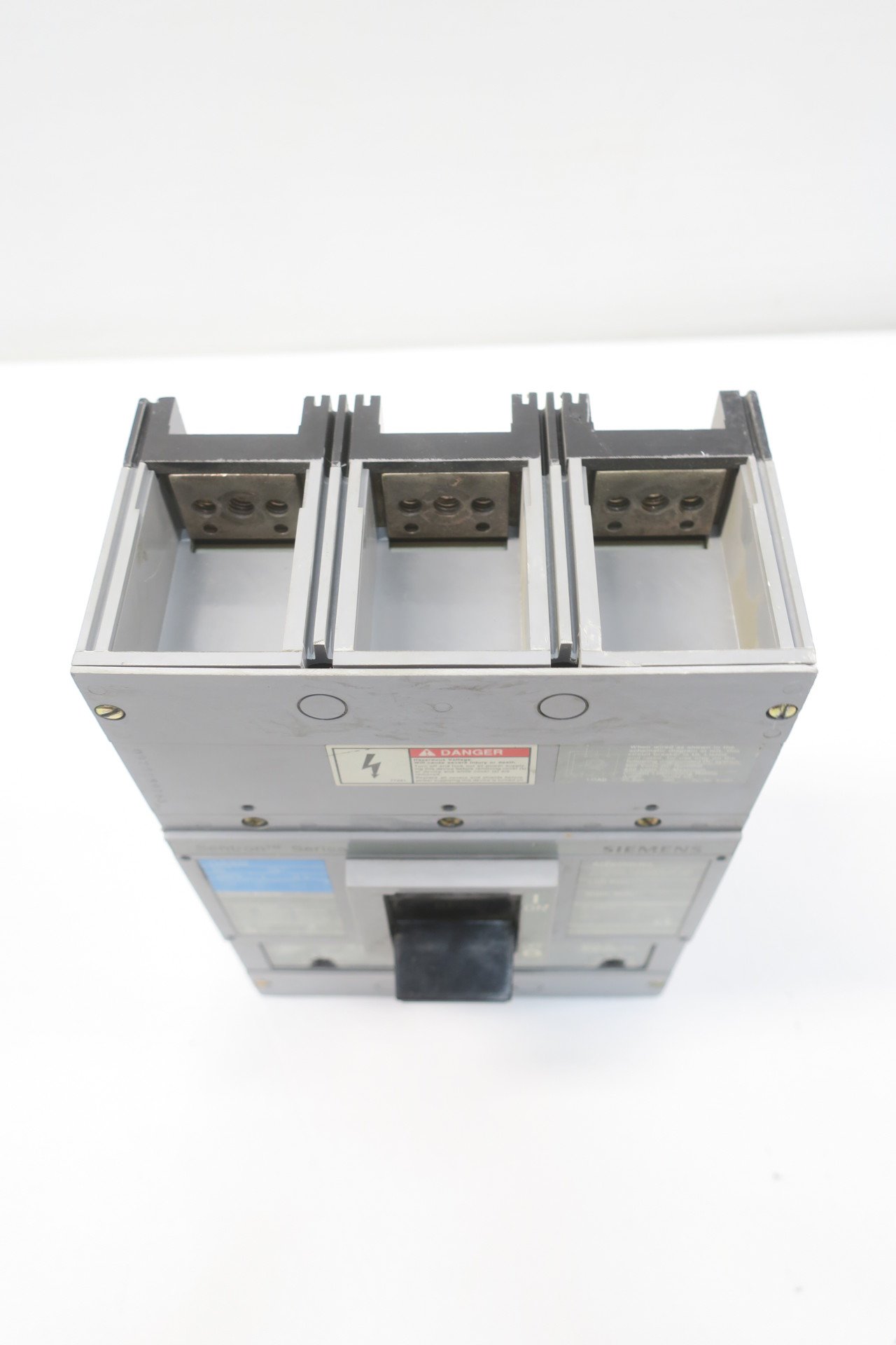 SIEMENS LXD63B600 SENTRON MOLDED CASE CIRCUIT BREAKER 600A 3P 600V-AC D594193