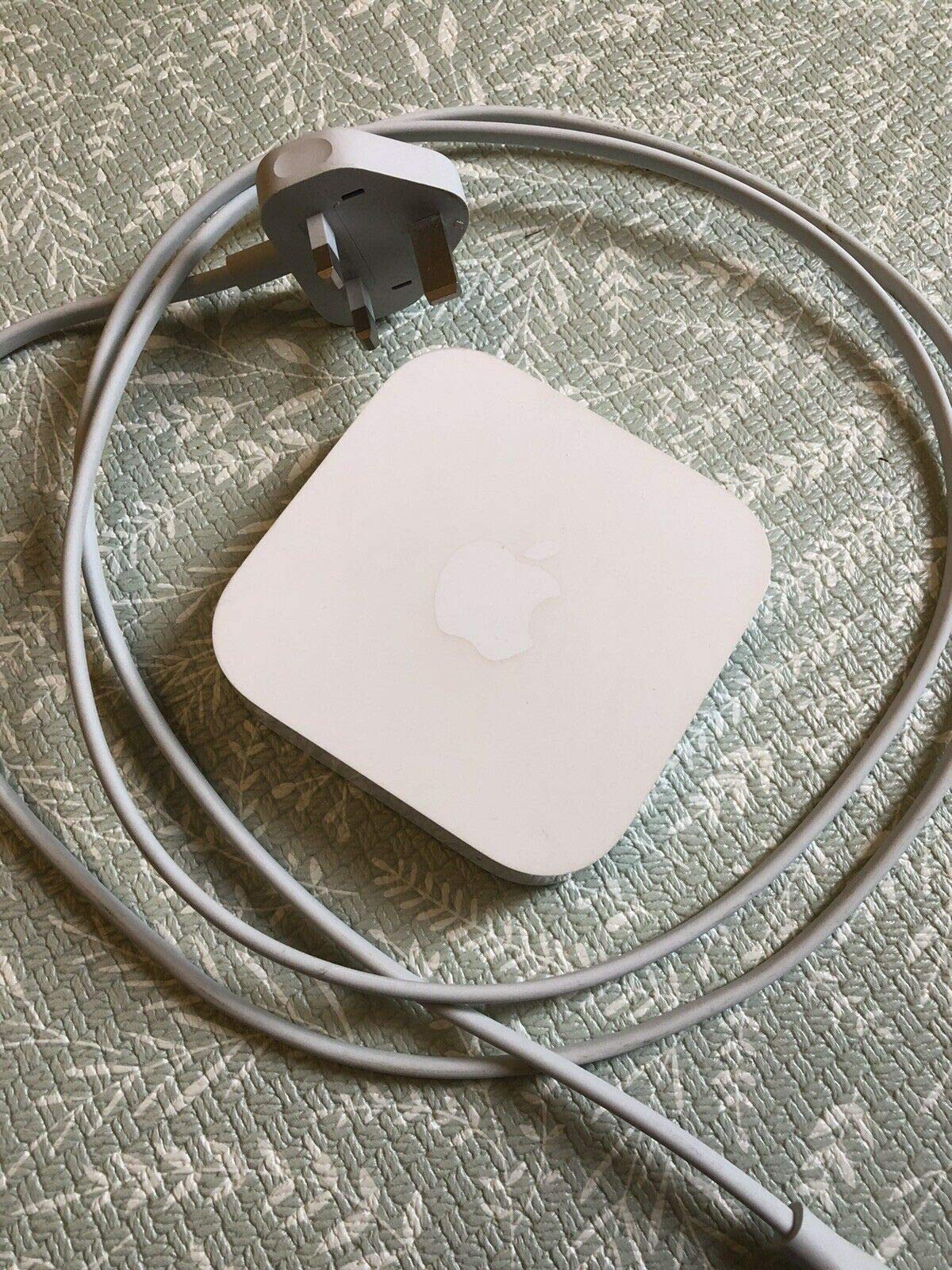 ShineBear Airport Express A1392 MC414LL/A 802.11n 600 Mbps 1-Port 10/100 Wireless Wi-Fi Router AirPlay WiFi for Apple - (Cable Length: US)