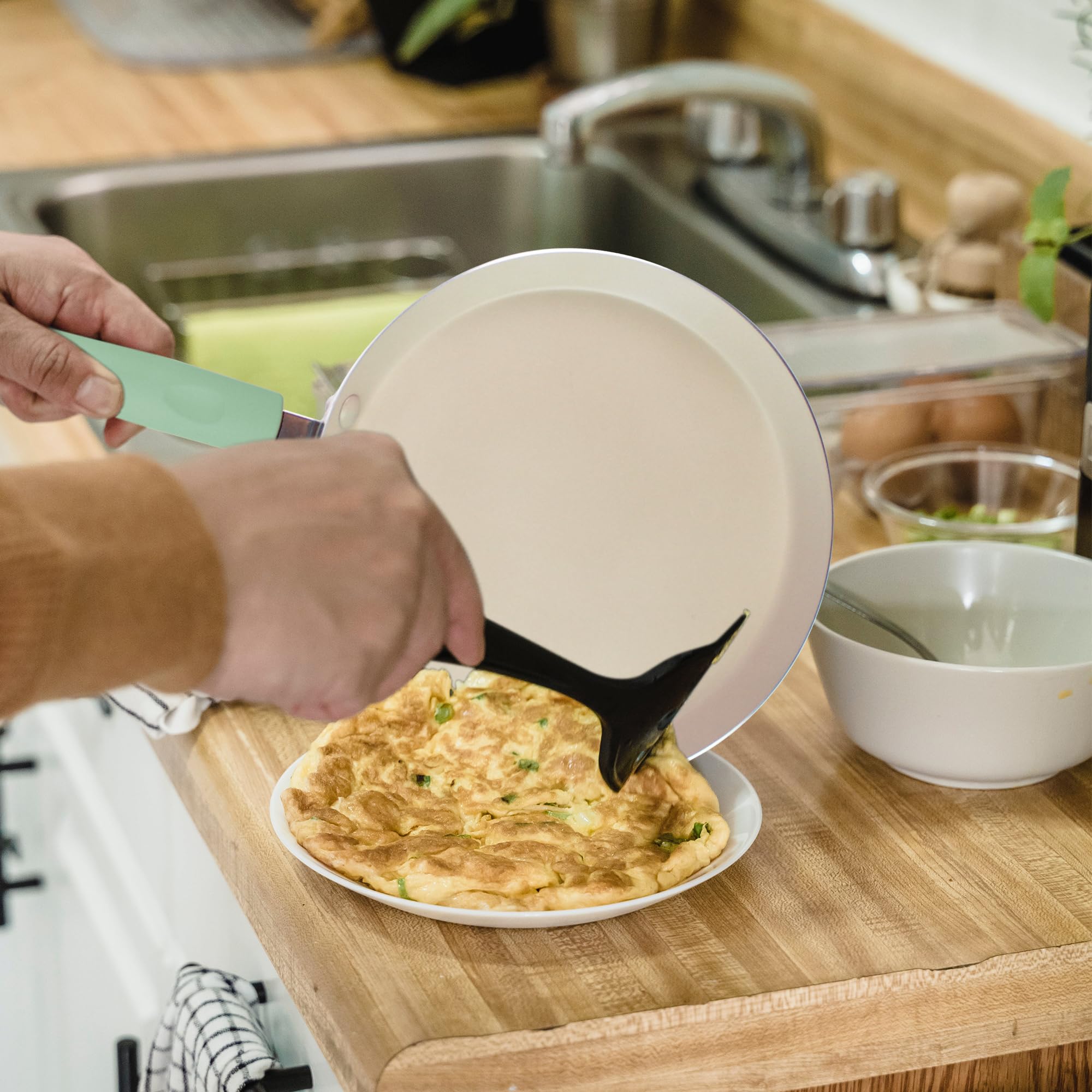 LECOOKING Crepe Pan, Dosa Pan, 8.7 inch Nonstick Crepe Pan, Dosa Tawa Tortilla Pan, Induction Compatible (Green)