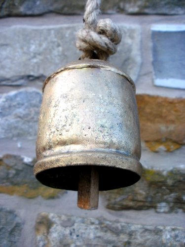 Carfar Handicrafts Shabby Chic Country Style Rustic Metal Hanging Giant Cow Bells
