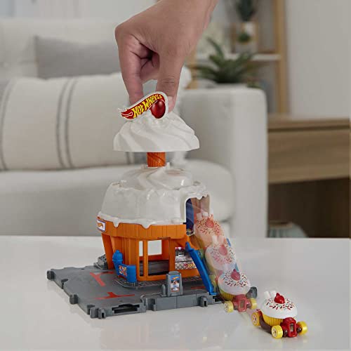 Hot Wheels City Track Set with 1 Car, Track Play That Connects to Other Sets, Ice Cream Shop Playset