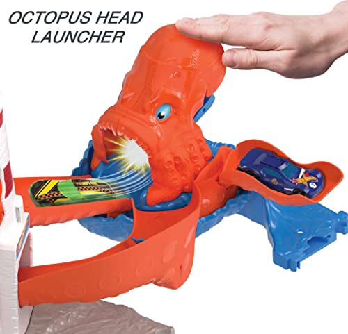 Hot Wheels Toy Car Track Set City Octopus Invasion Attack Playset, Octopus Launcher, 1:64 Scale Car