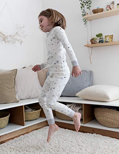 Moon and Back by Hanna Andersson Unisex Kids' Organic Holiday Family Matching 2 Piece Pajama Set, Pack of 2, Red/Green, Stars, 6-7