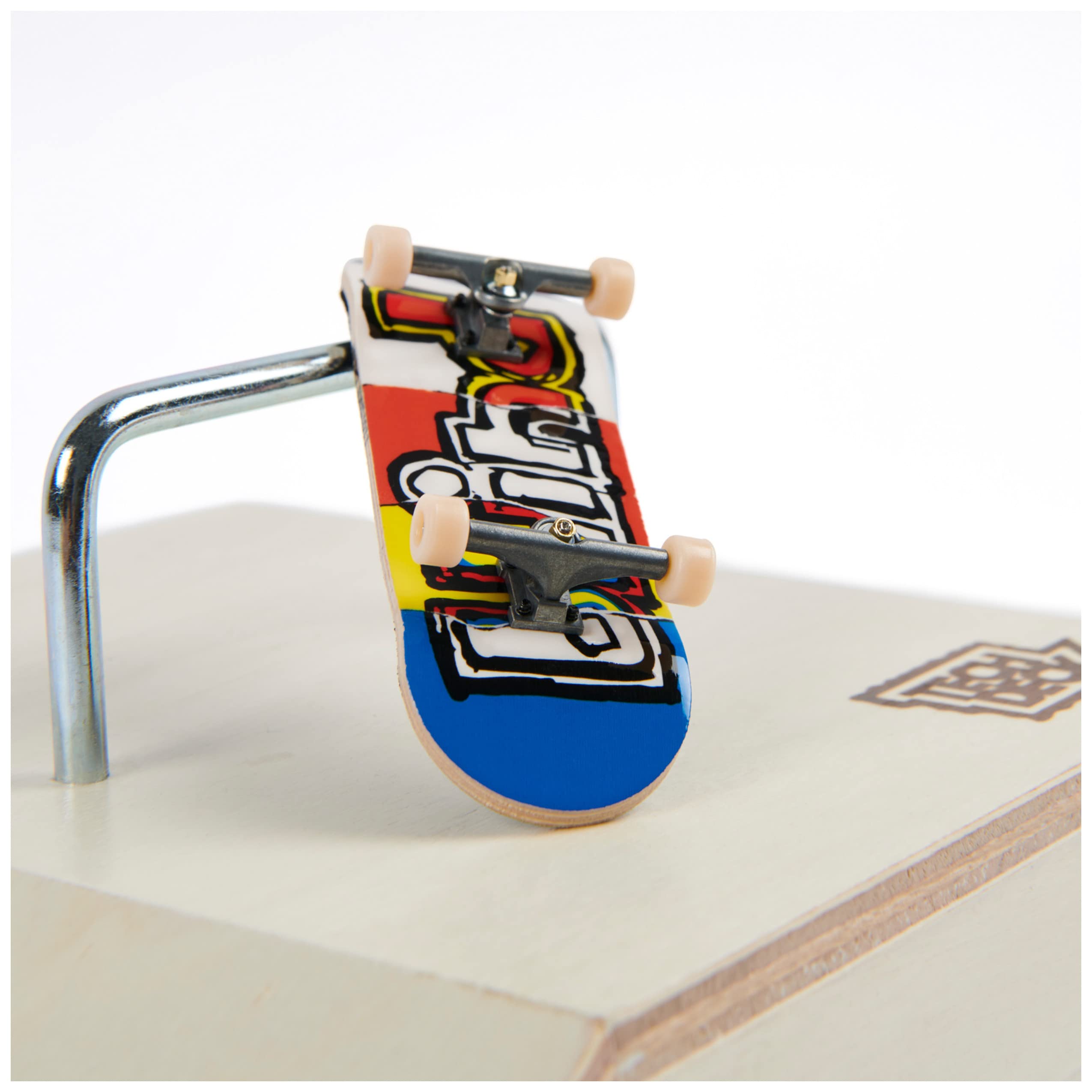 TECH DECK Performance Series, Shred Pyramid Set with Metal Rail and Exclusive Blind Fingerboard, Made with Real Wood, Kids Toy for Boys and Girls Ages 6 and up