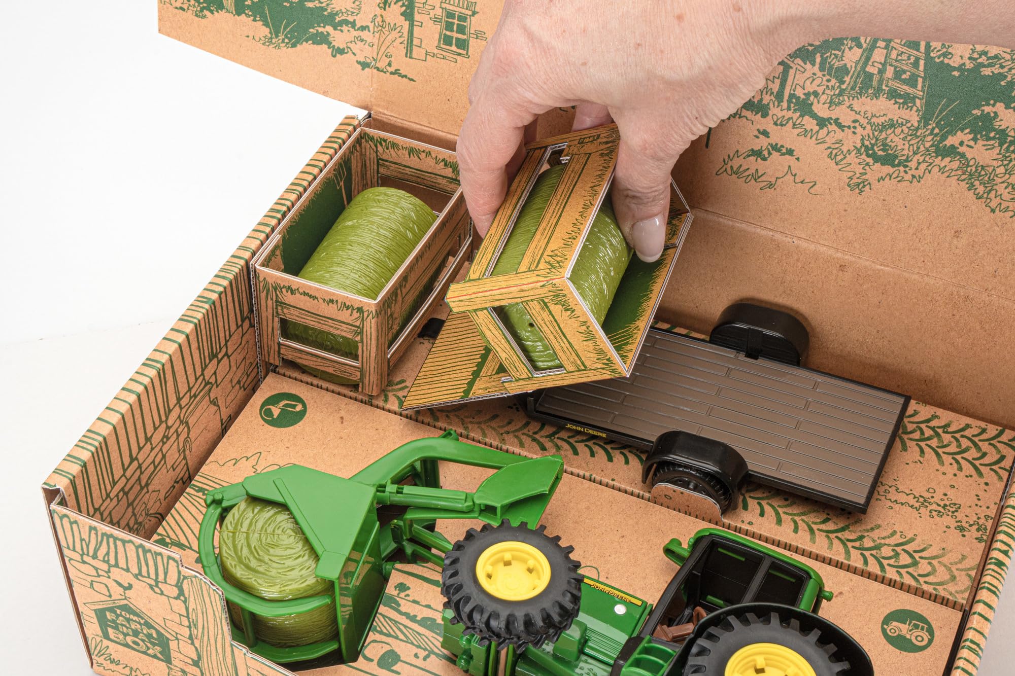 Britains Farm in a Box, Farm Playset for Kids, Multicolor, 3 Years and Up