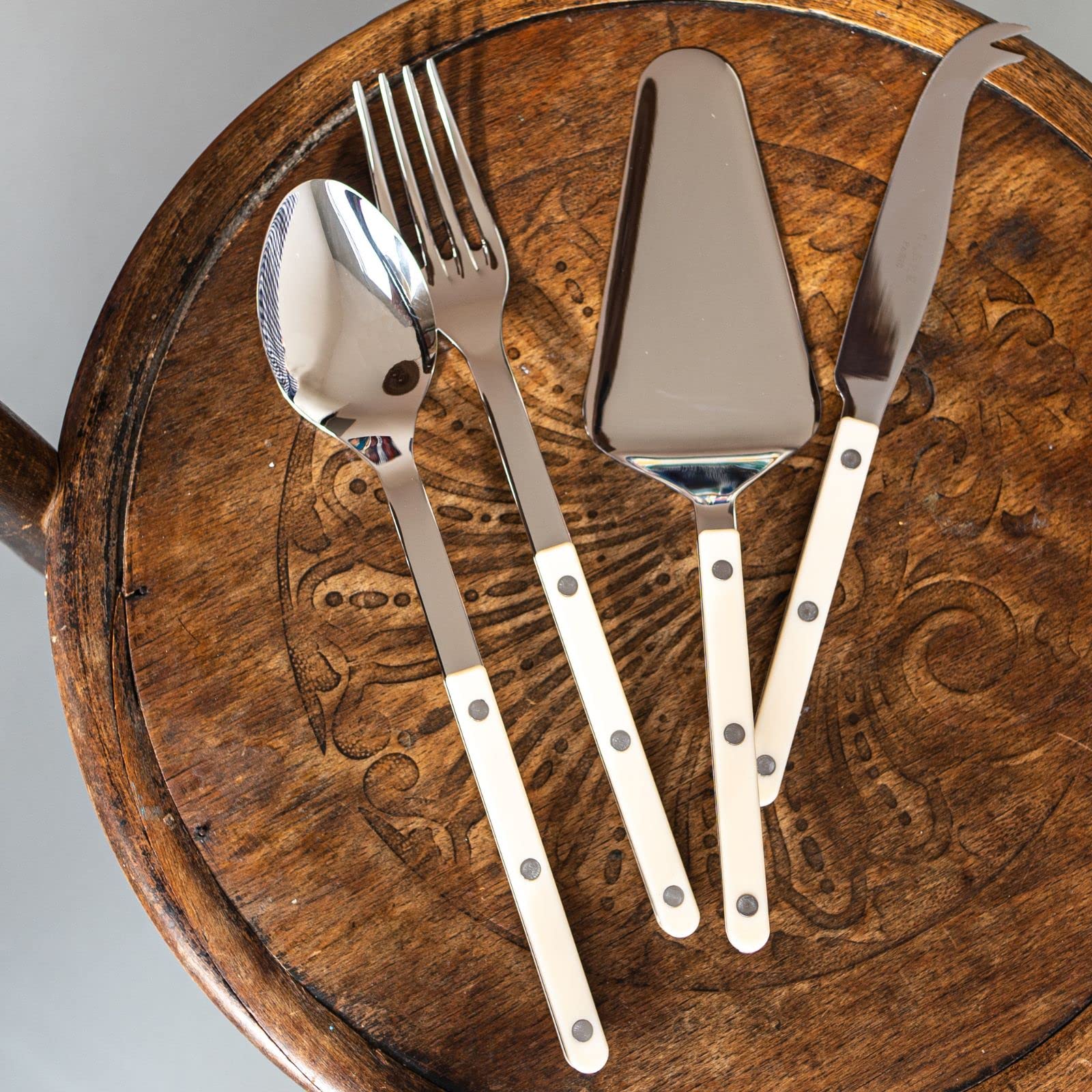 SABRE PARIS - 4-Piece Serving Set - Bistrot Collection - 2 Serving Flatware, Serrated Pie Server, Large Cheese Knife - Stainless Steel & Nylon - Dishwasher Safe - Ivory - Brilliant Finish